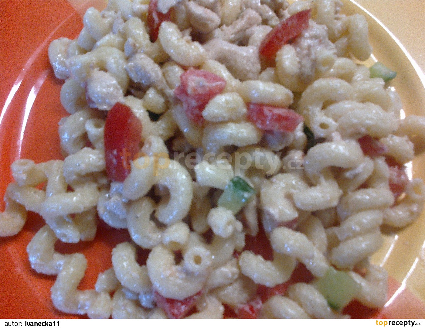 Těstovinový salát s kuřecím masem a zeleninou recept - TopRecepty.cz