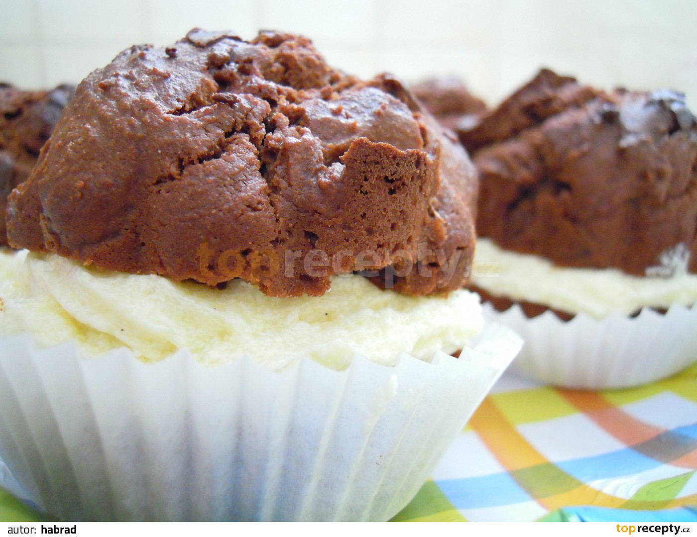 Čokoládové muffiny s krémem recept - TopRecepty.cz