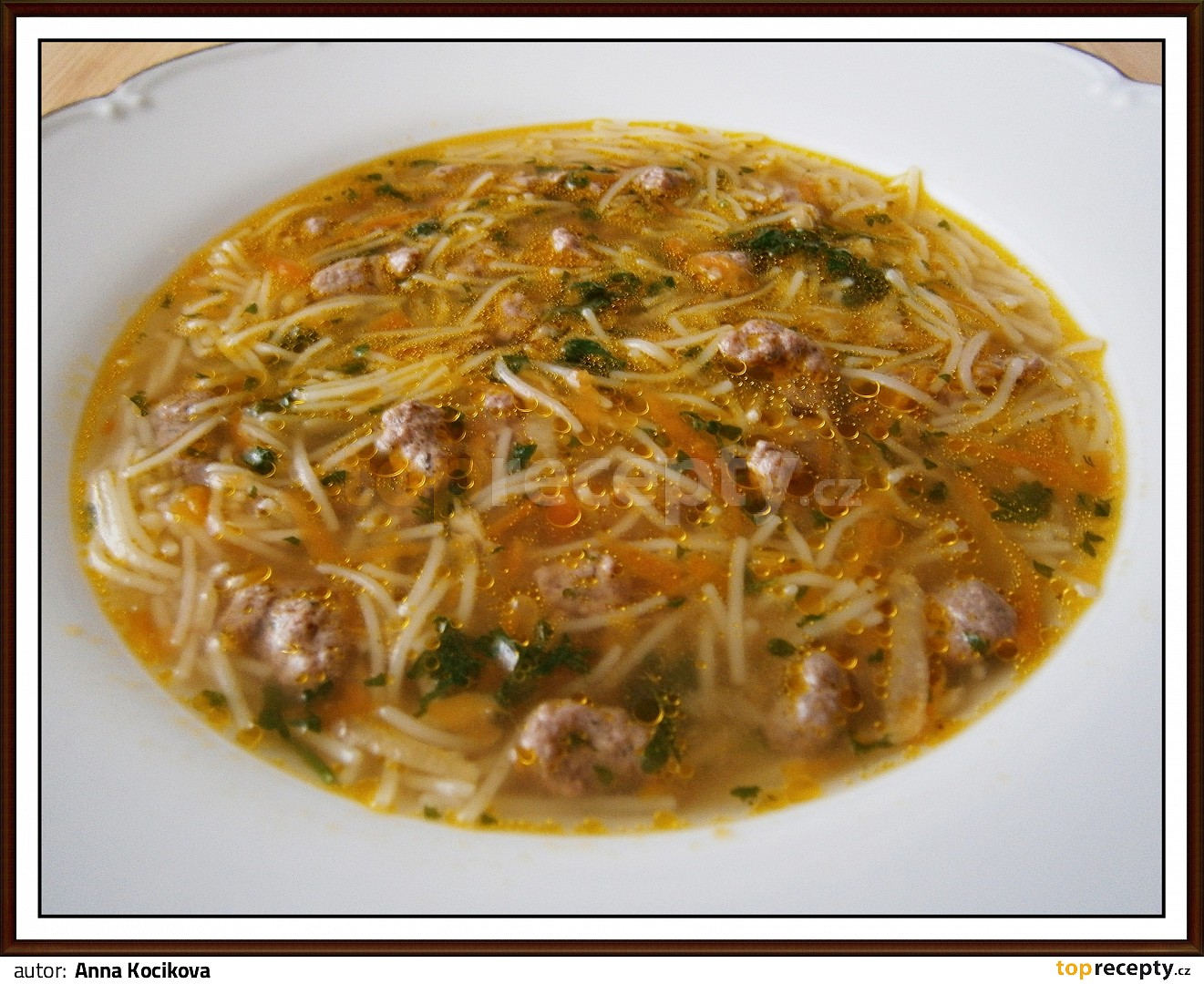 Hovězí vývar s játrovou rýží recept - TopRecepty.cz