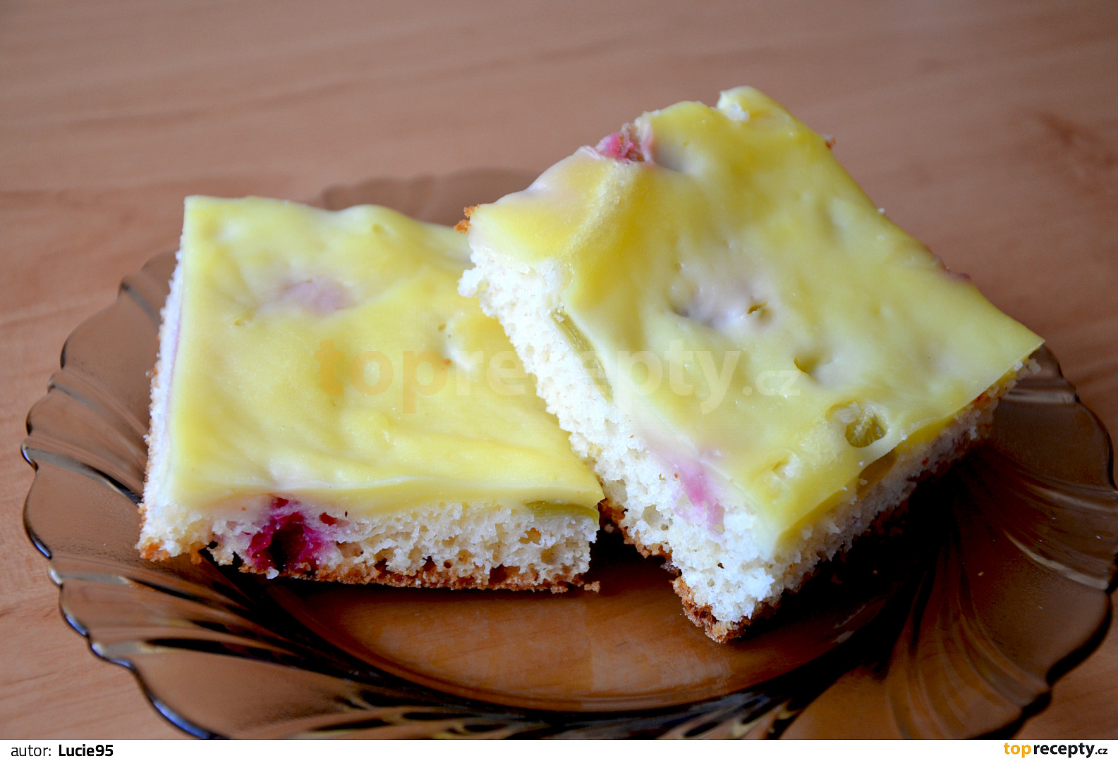 Rychlá buchta s ovocem a pudinkem recept - TopRecepty.cz