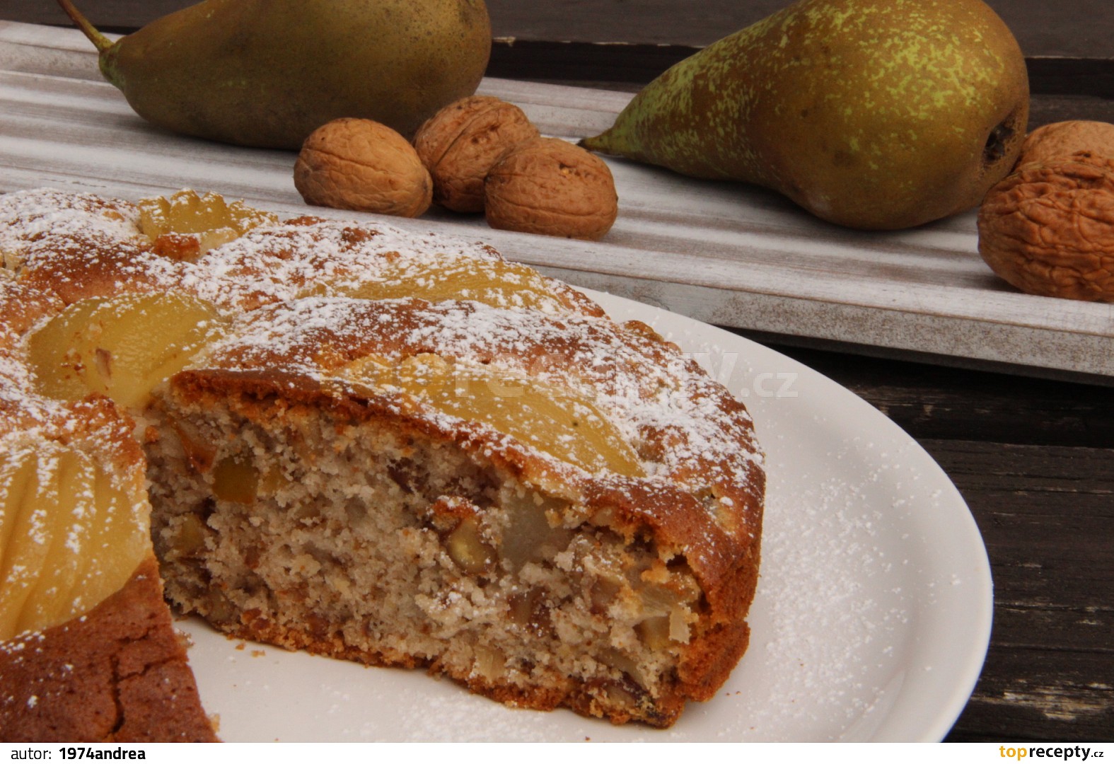 Hruškový koláč s ořechy recept - TopRecepty.cz