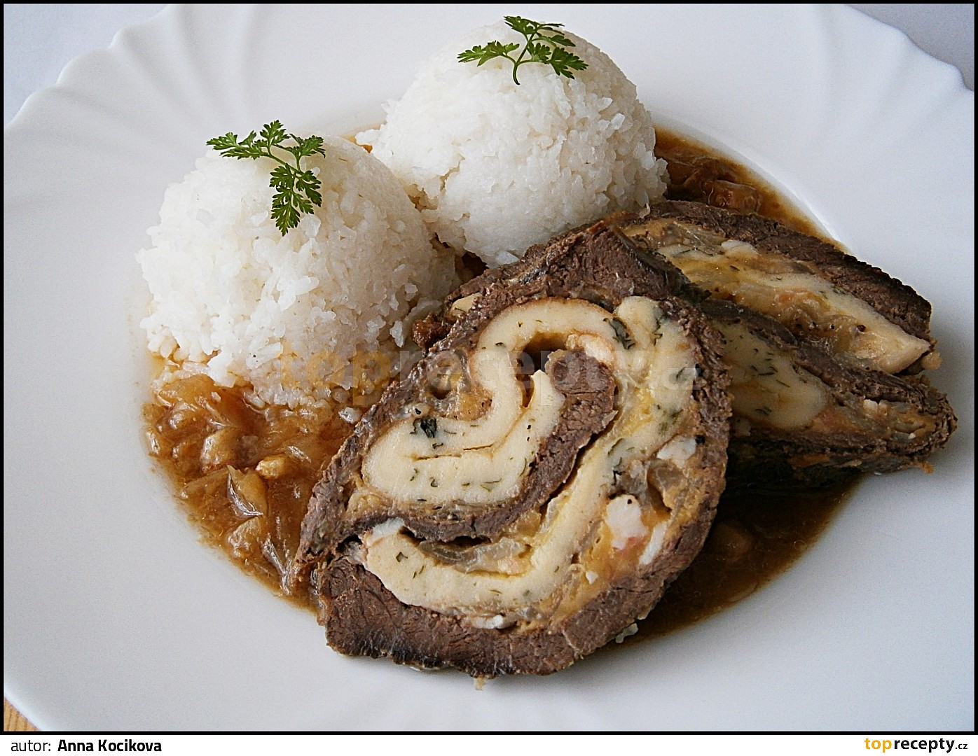Masová roláda s cibulovo “celestýnskou“ náplní recept - TopRecepty.cz