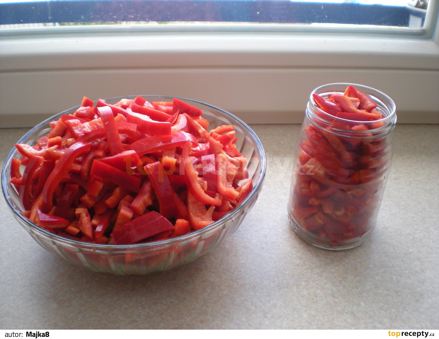 Naložené červené kapie recept - TopRecepty.cz