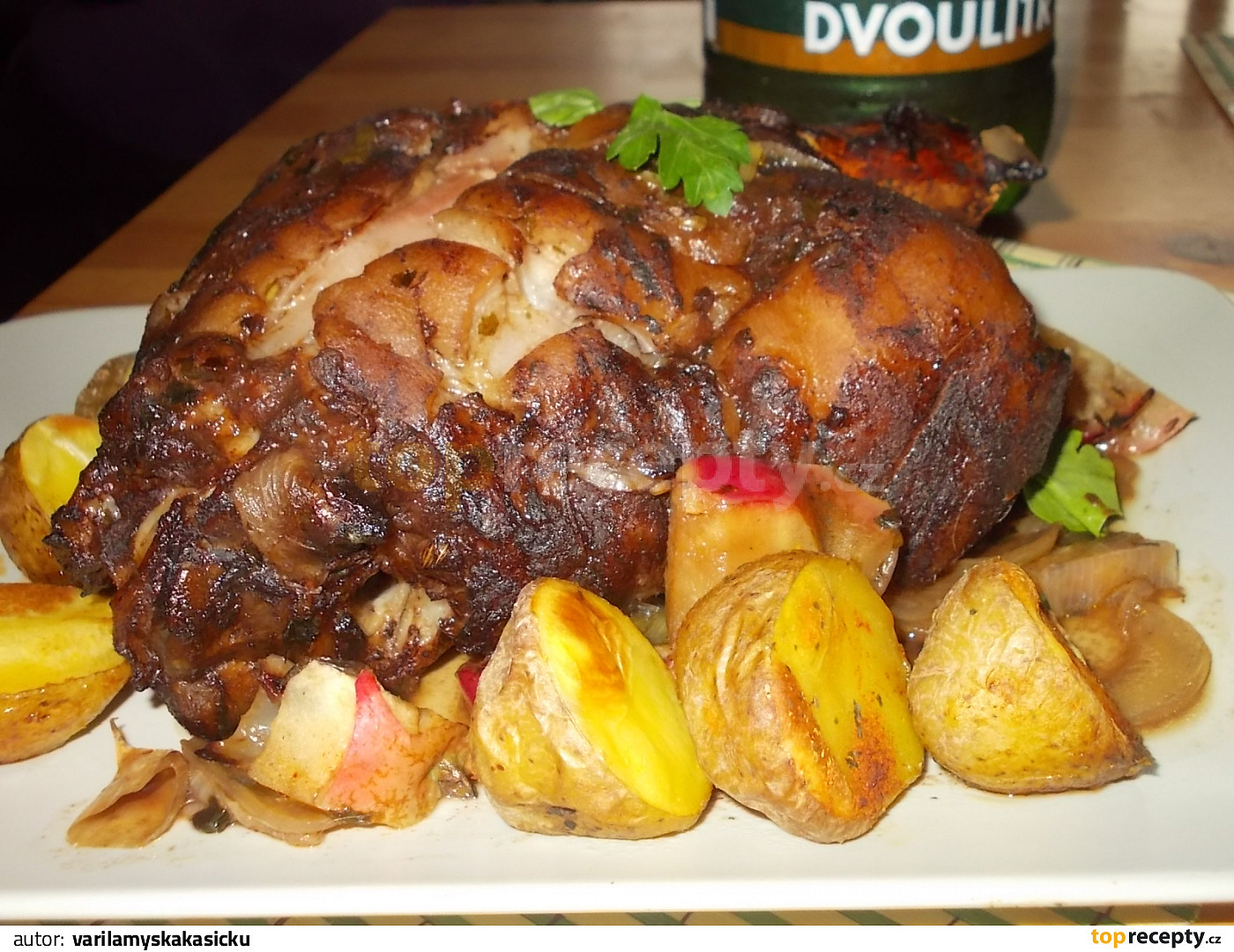 Pečené vepřové koleno se švestkovou pastou recept - TopRecepty.cz