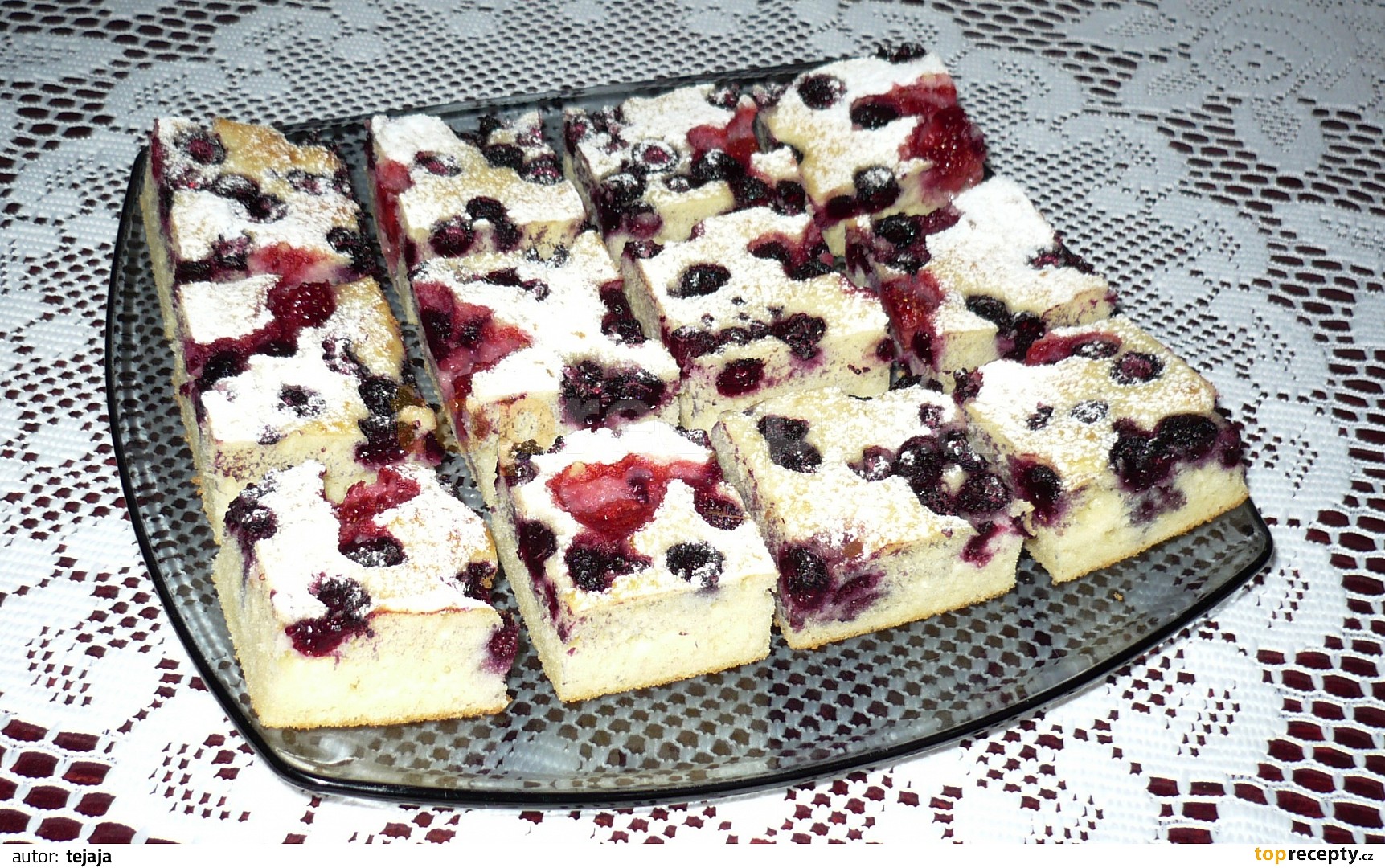 Rychlý litý koláč s čerstvým ovocem recept - TopRecepty.cz