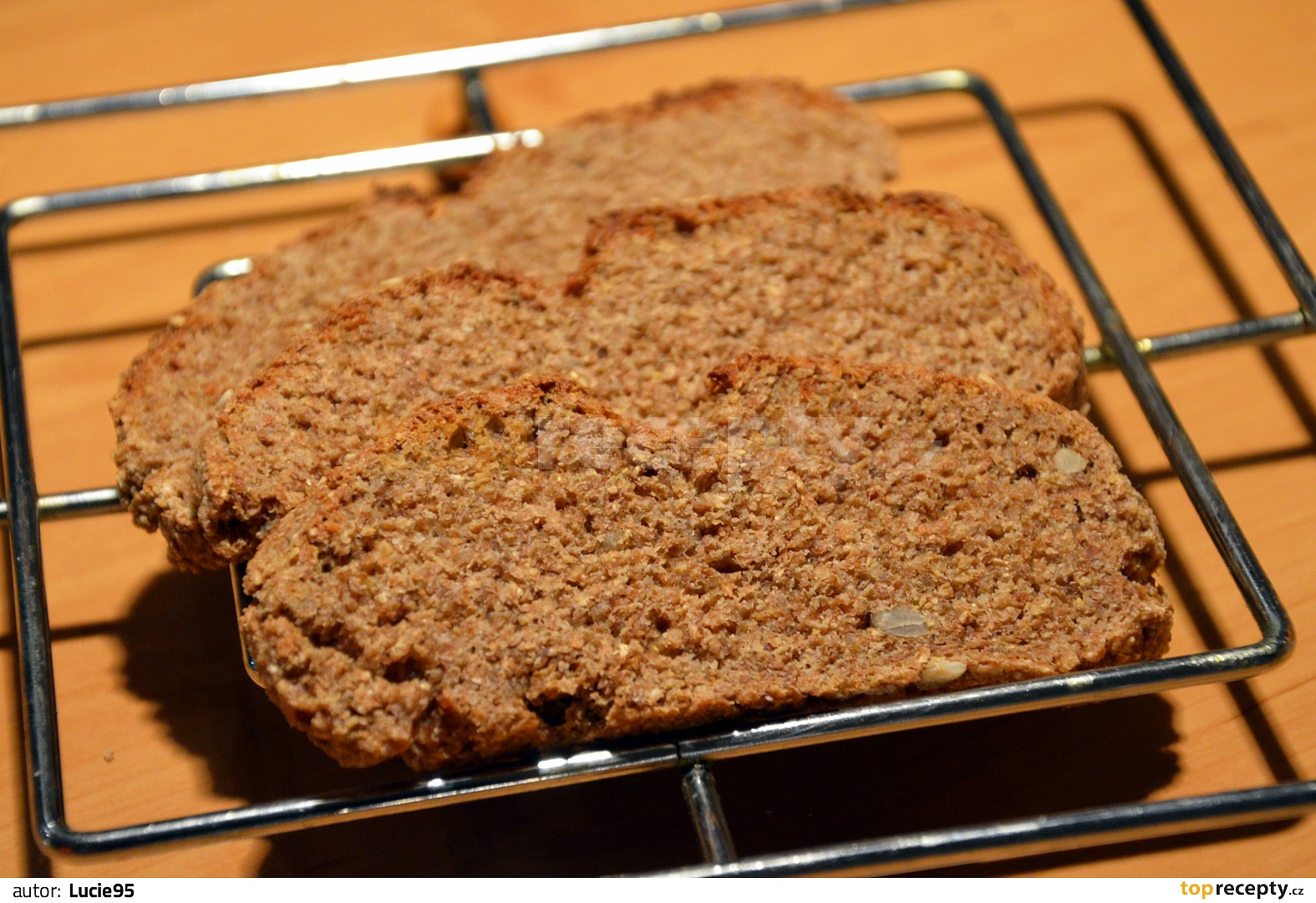 Celozrnný žitný chléb recept - TopRecepty.cz