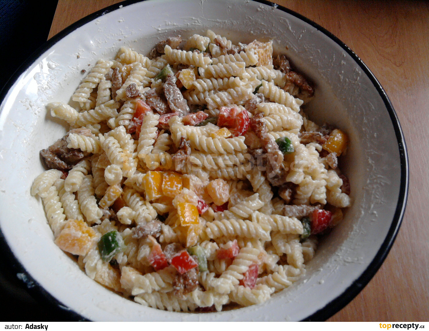 Můj těstovinový salát s kuřecím masem recept - TopRecepty.cz