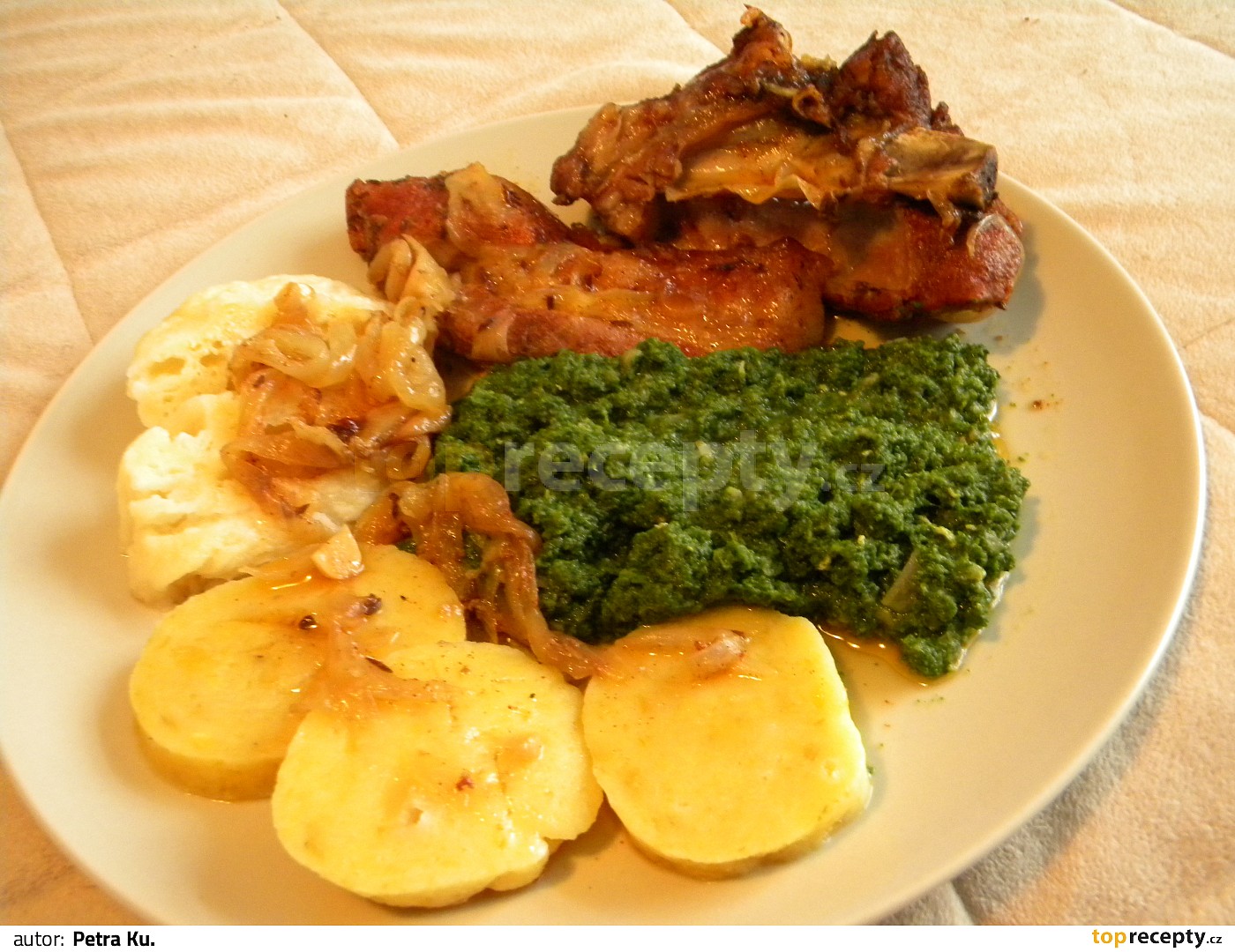 Pečený vepřový bůček na cibuli recept - TopRecepty.cz