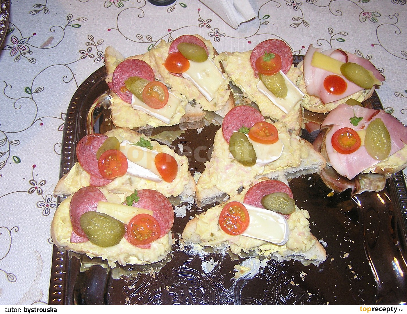 Pomazánka na obložené chlebíčky z vařených brambor recept - TopRecepty.cz