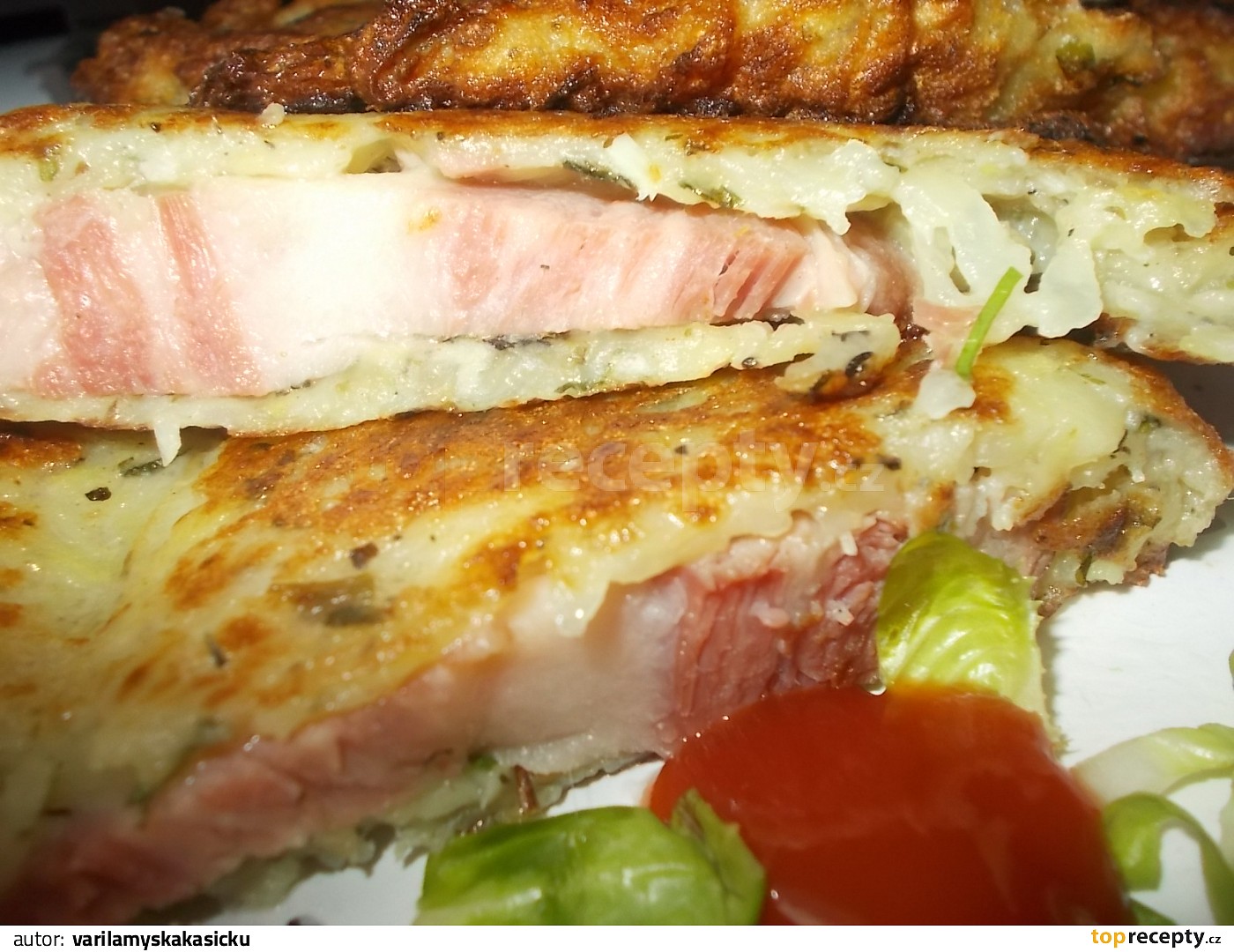 Křupavý bramborák s uzenou krkovicí a saturejkou recept - TopRecepty.cz