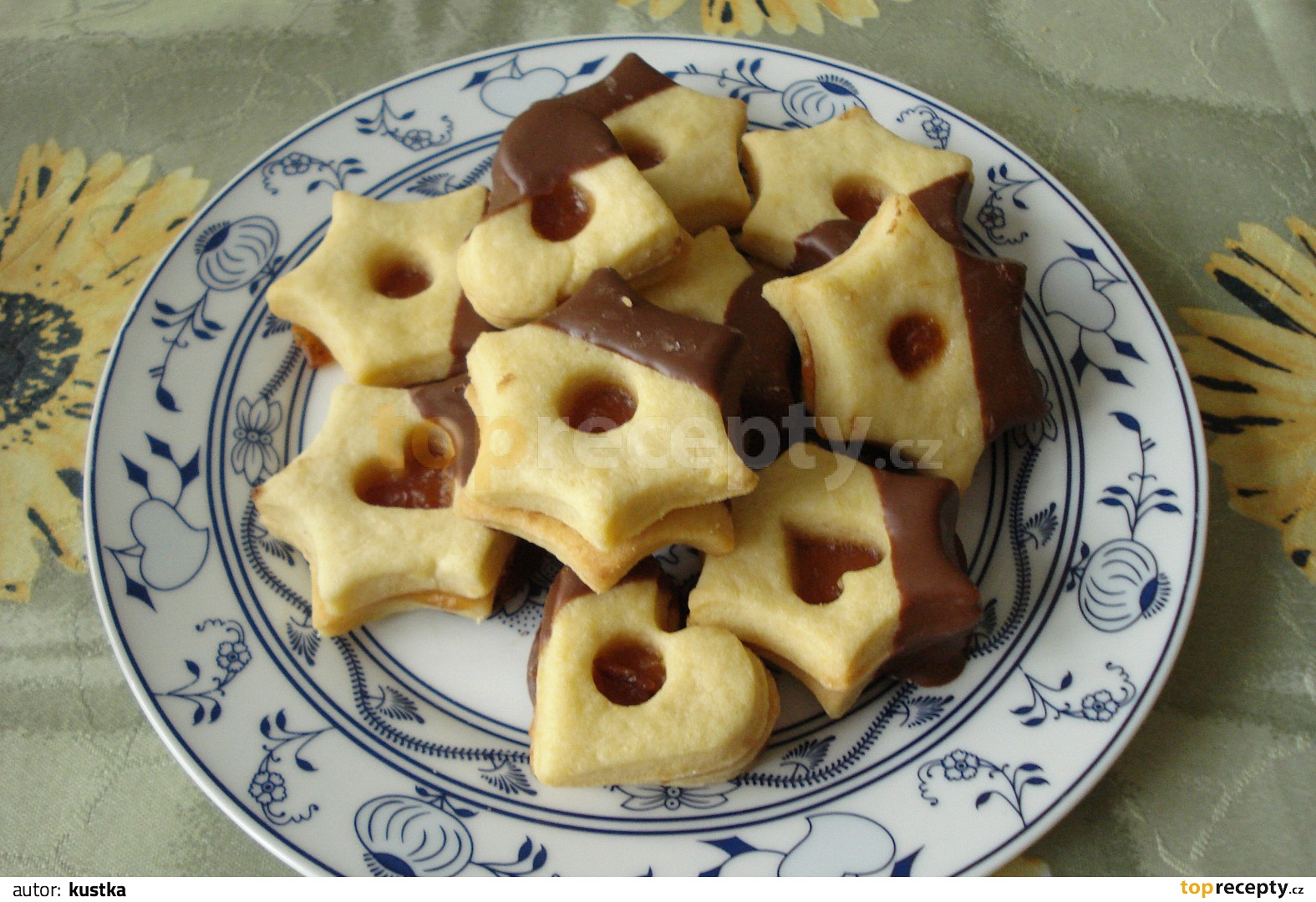 Linecké cukroví křehké recept - TopRecepty.cz