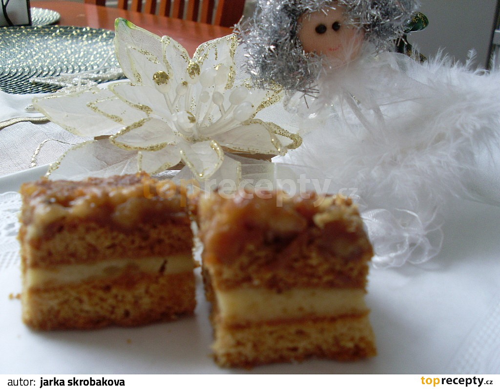 Medové řezy s ořechy recept - TopRecepty.cz