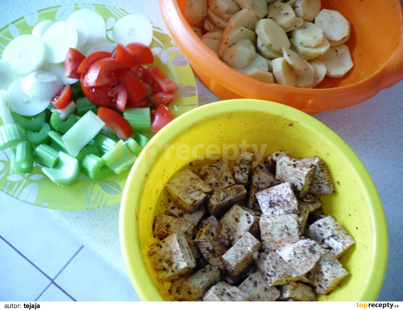 Zeleninové ražniči s tofu recept - TopRecepty.cz