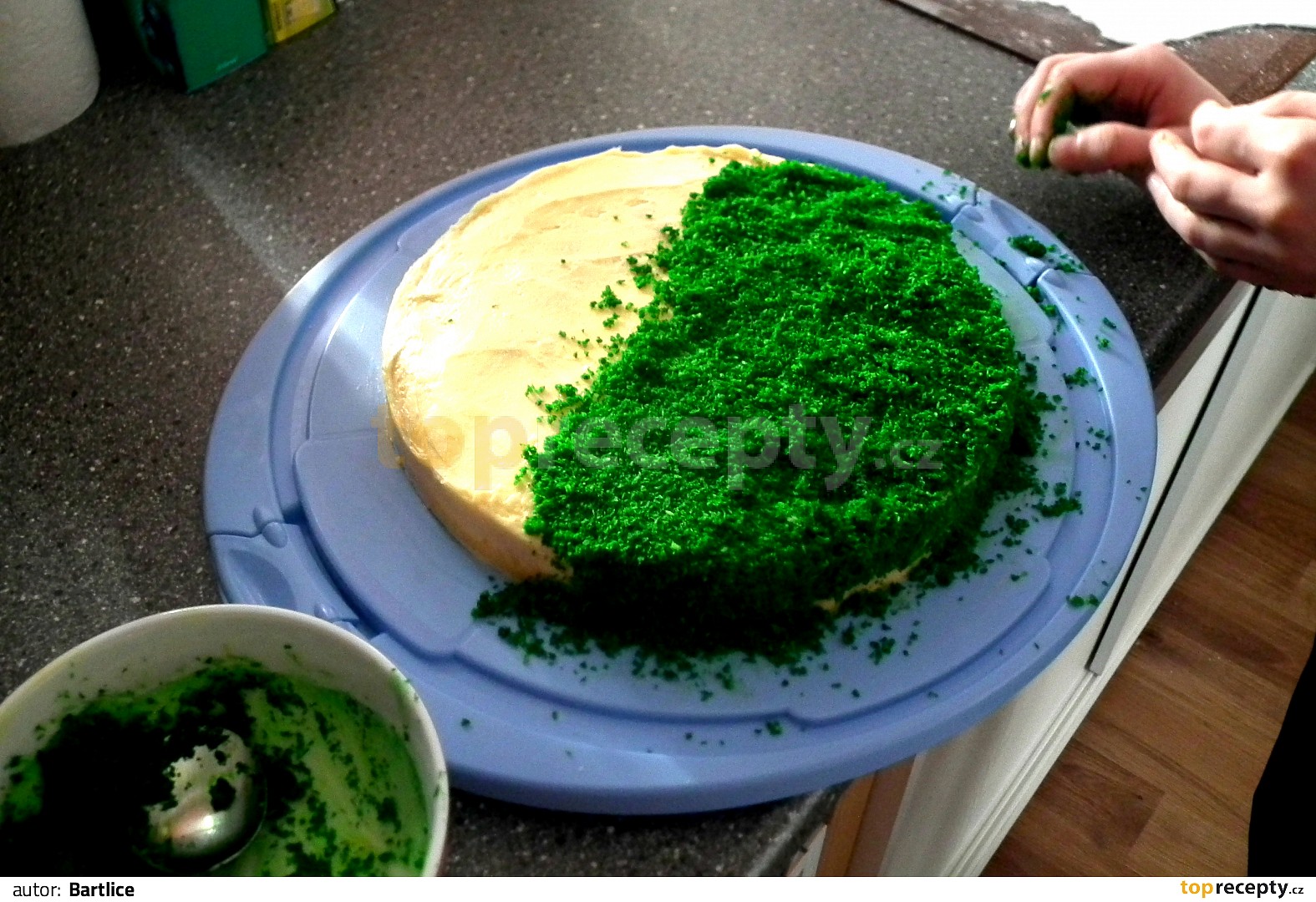 Dort FOTBALOVÝ MÍČ na hřišti recept - TopRecepty.cz
