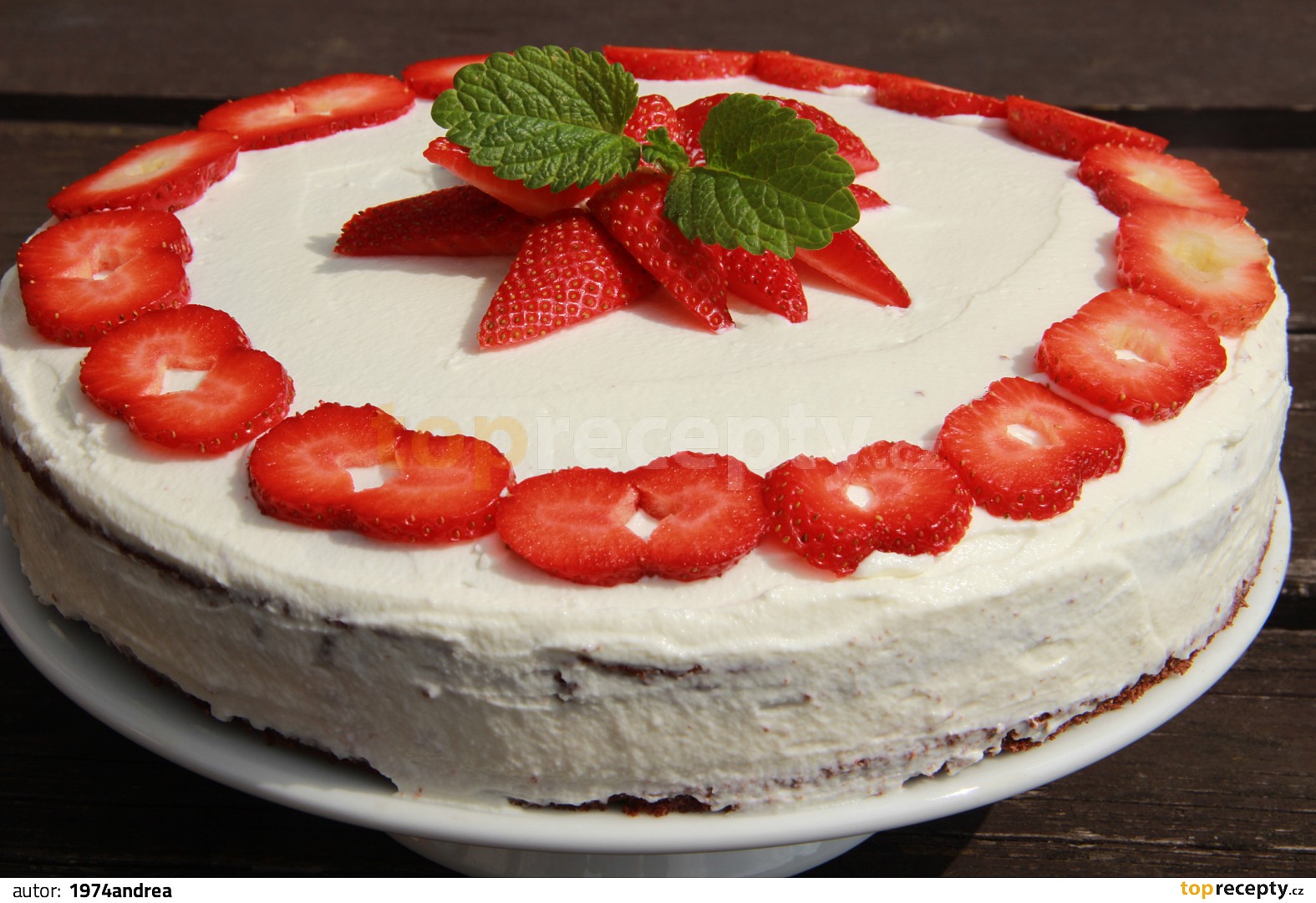 Jednoduchý jahodový dort recept - TopRecepty.cz