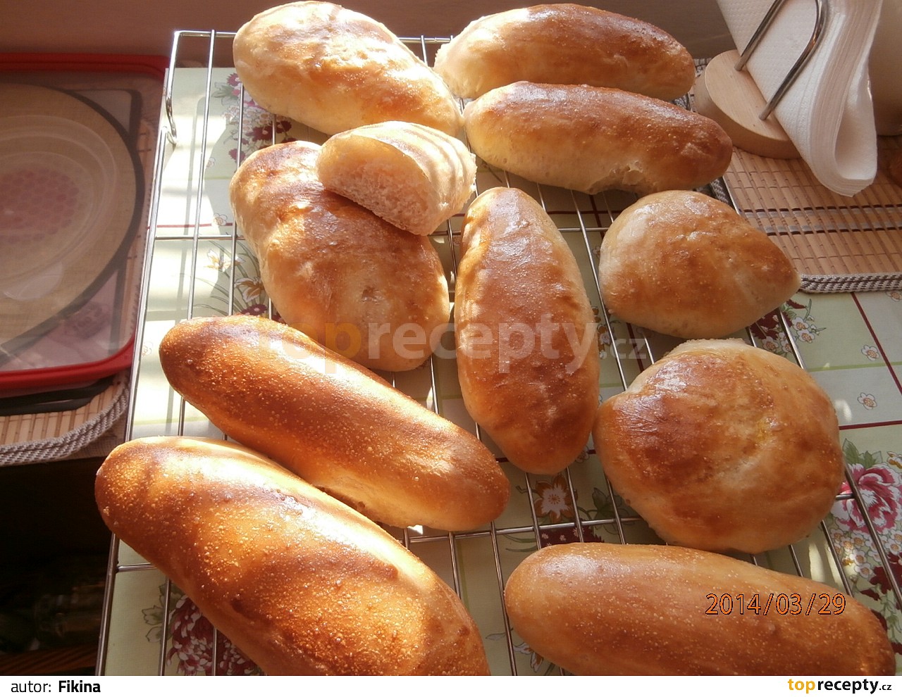 Klasické české rohlíky recept - TopRecepty.cz