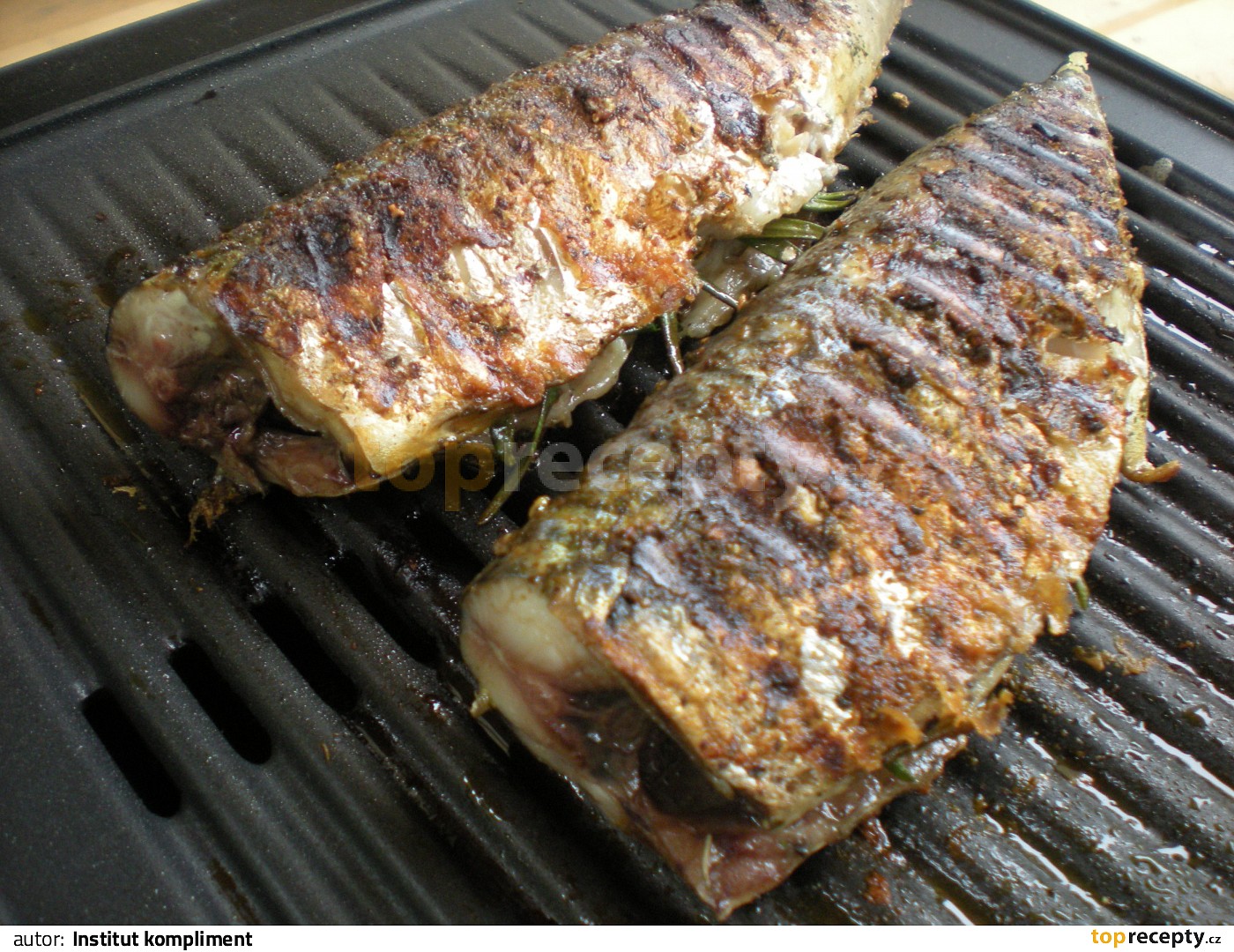 Makrela na grilu recept - TopRecepty.cz