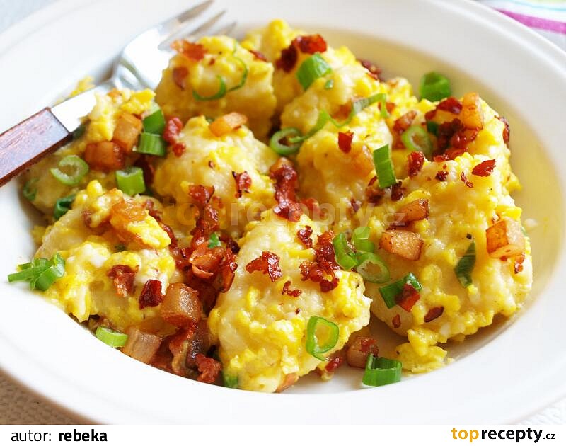 Noky s vajíčkem a slaninou recept - TopRecepty.cz