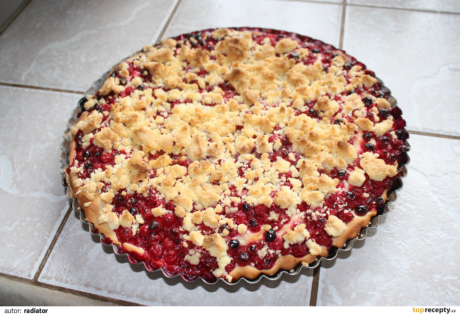 Meruňkový koláč s tvarohem a drobenkou recept - TopRecepty.cz