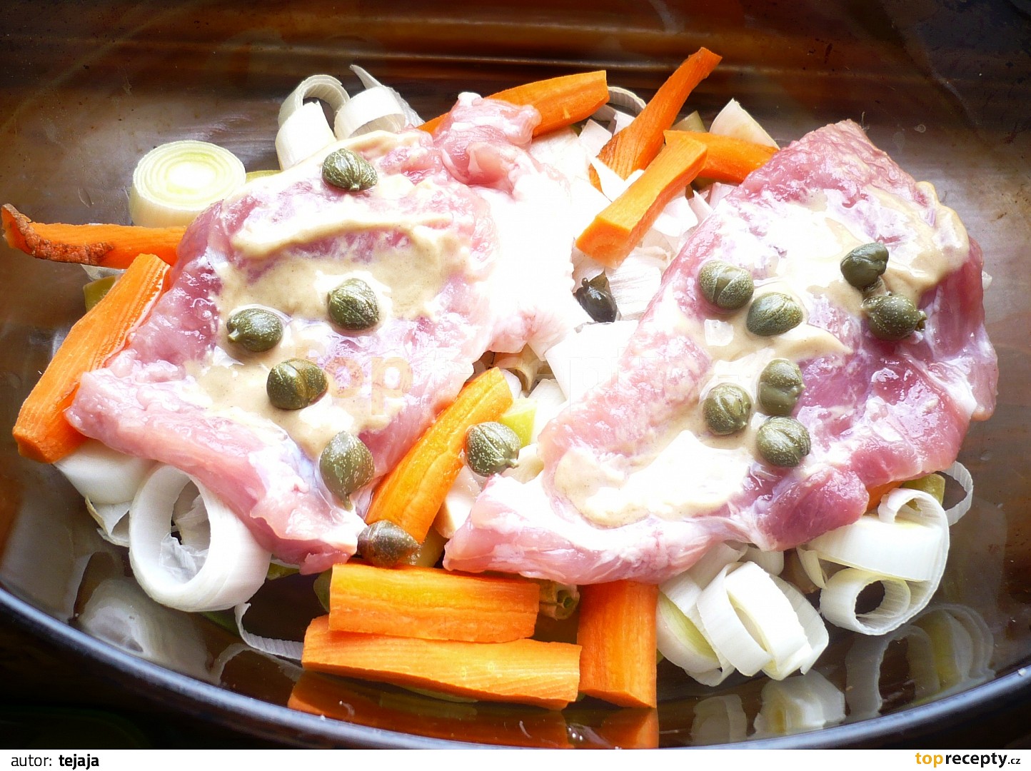Vepřový plátek na zelenině s kapary recept - TopRecepty.cz