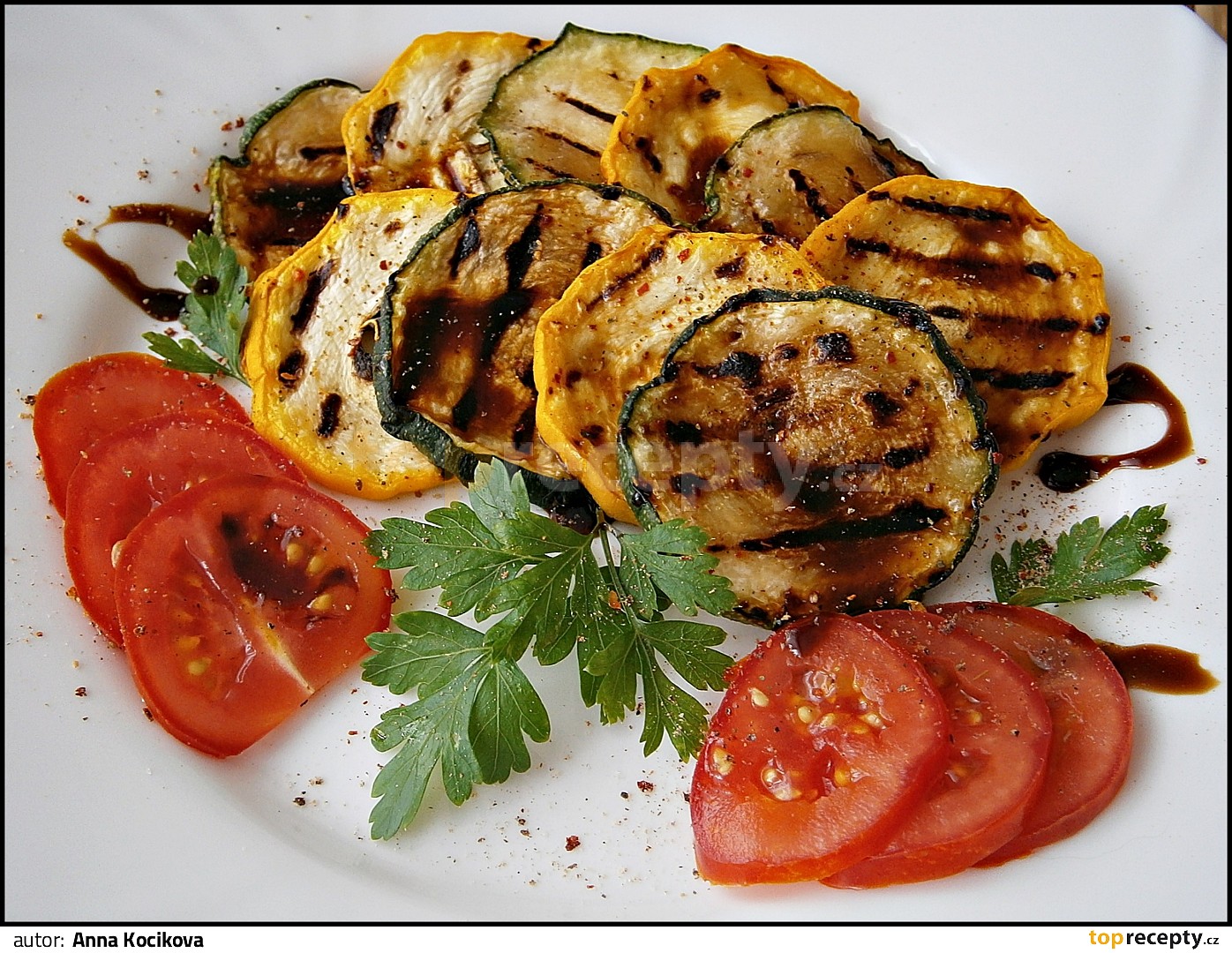 Grilovaná cuketa s balzamikem recept - TopRecepty.cz