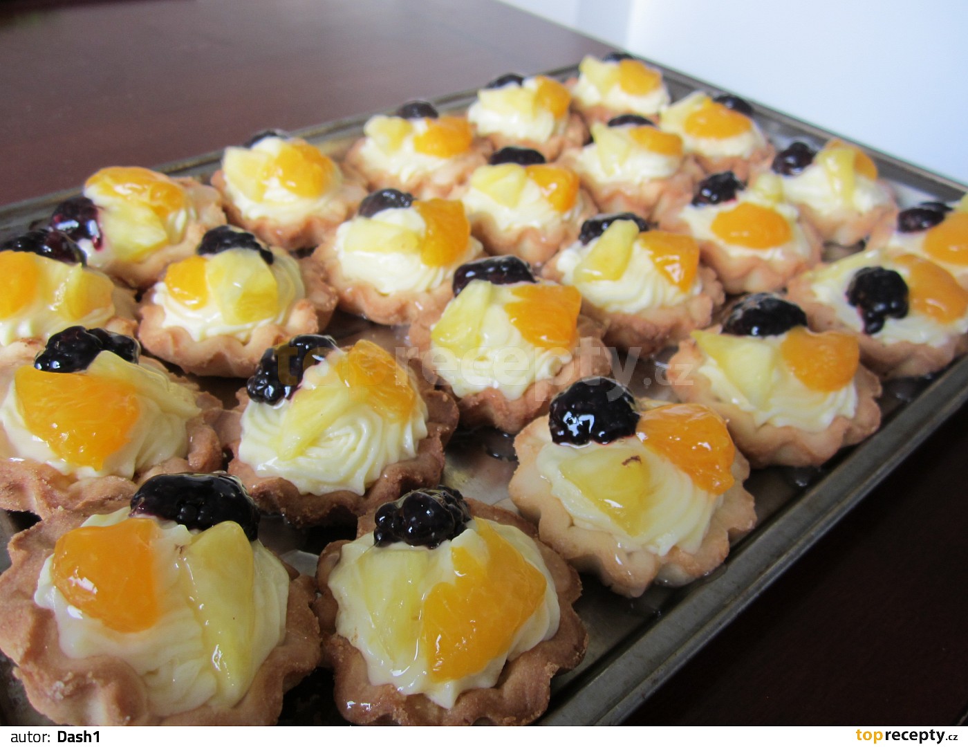 Vykrajované ovocné košíčky recept - TopRecepty.cz