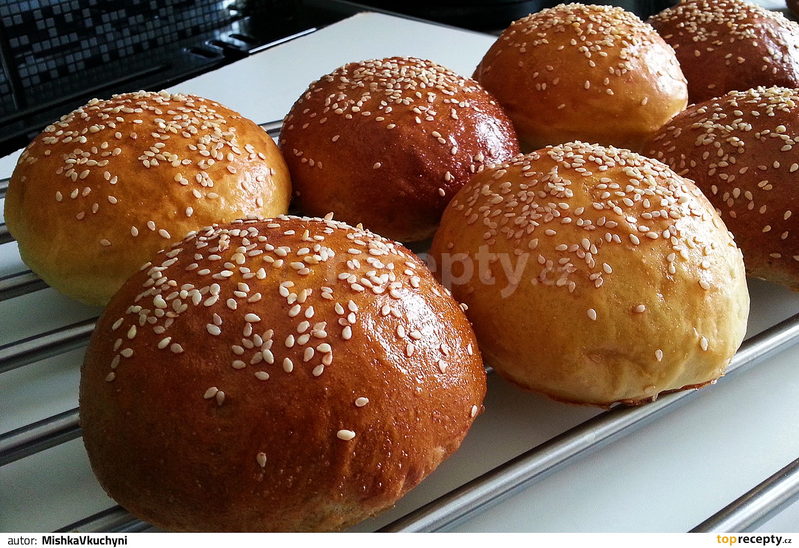 Hamburgerové bulky recept - TopRecepty.cz