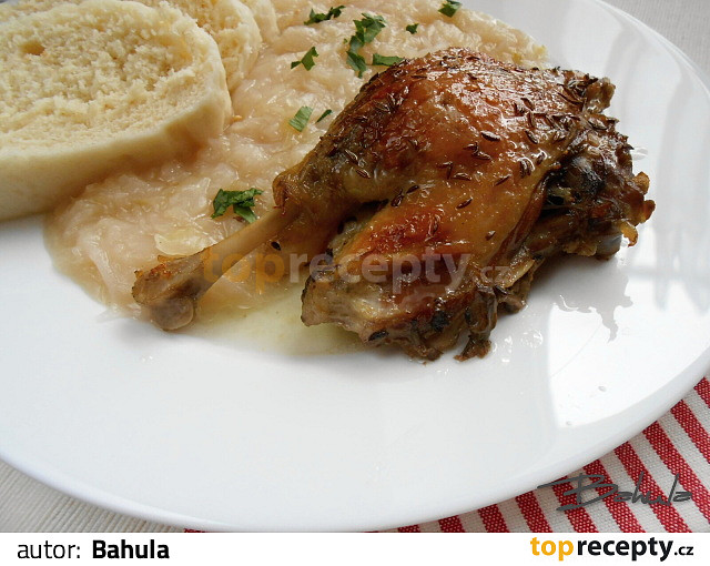 Kachna se zelím a knedlíkem recept - TopRecepty.cz