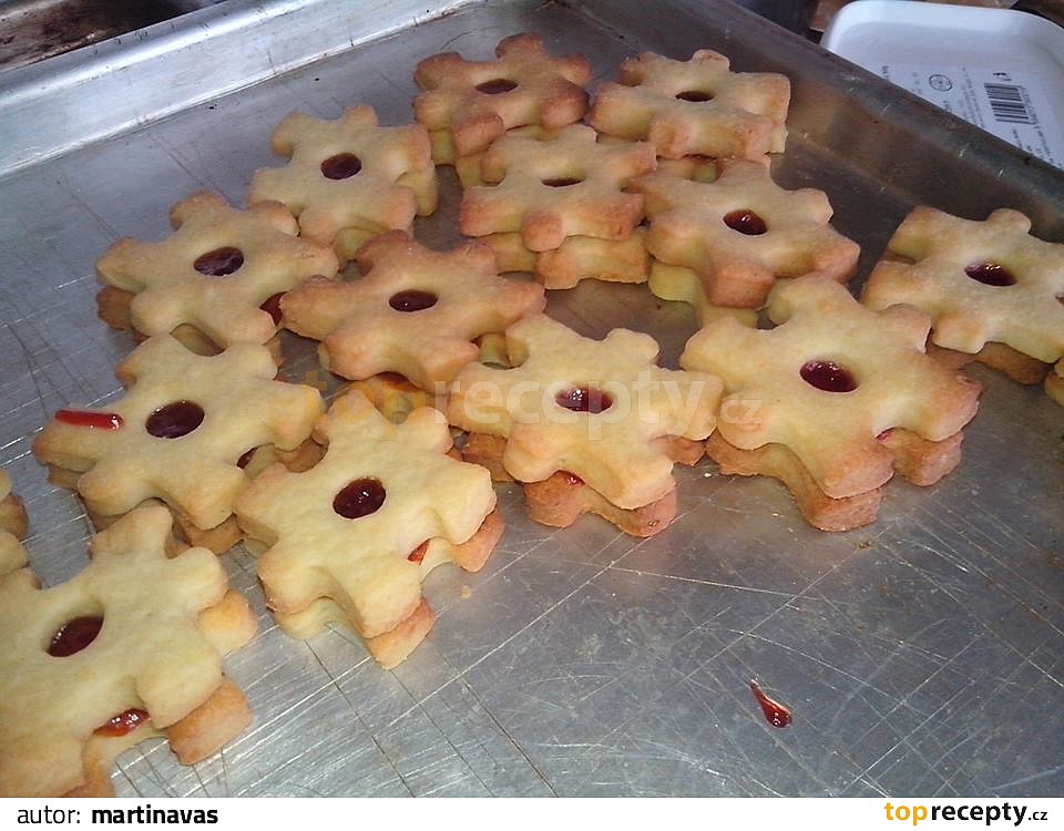 Linecké cukroví ozdobené recept - TopRecepty.cz