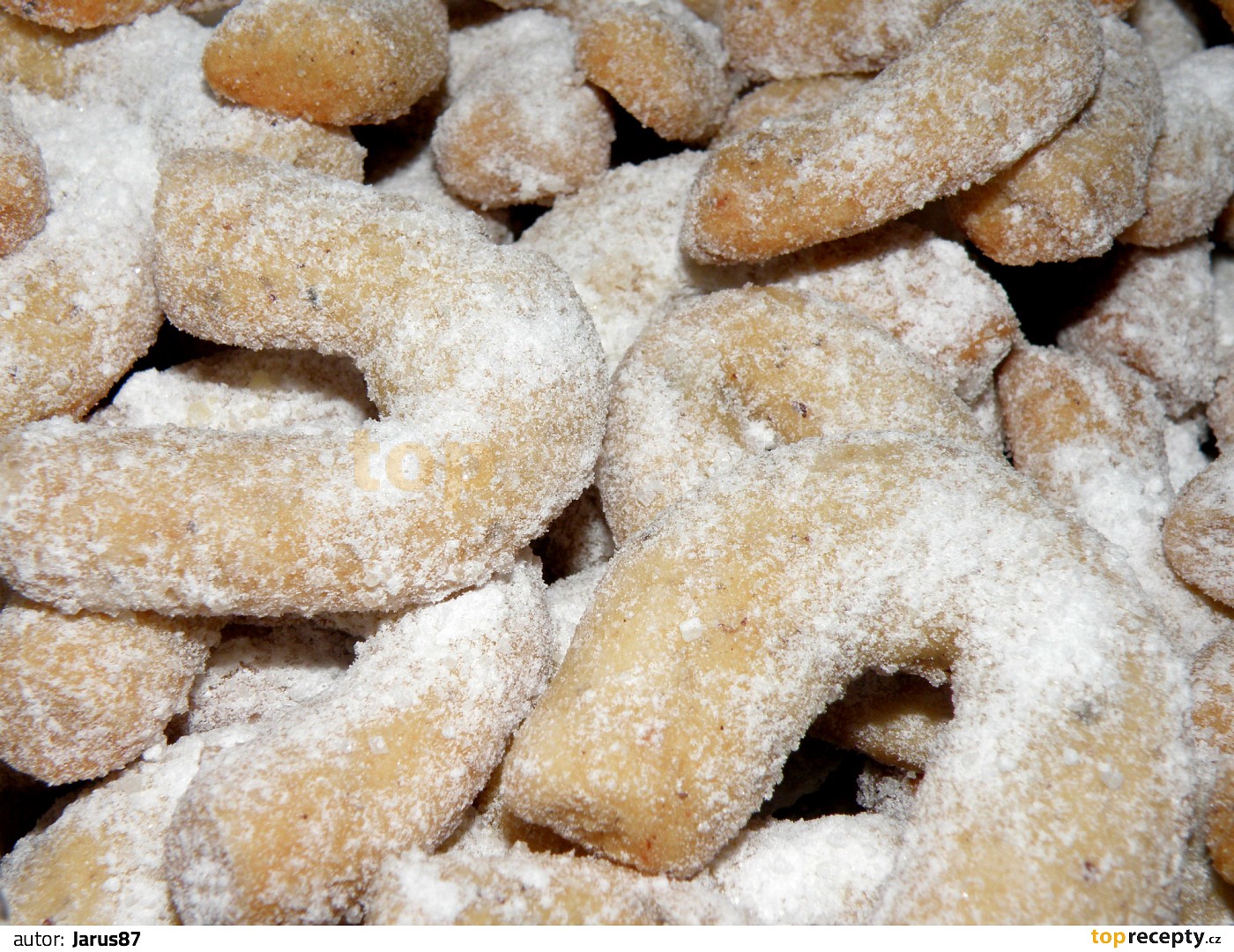 Vánoční cukroví - křehké vanilkové rohlíčky recept - TopRecepty.cz