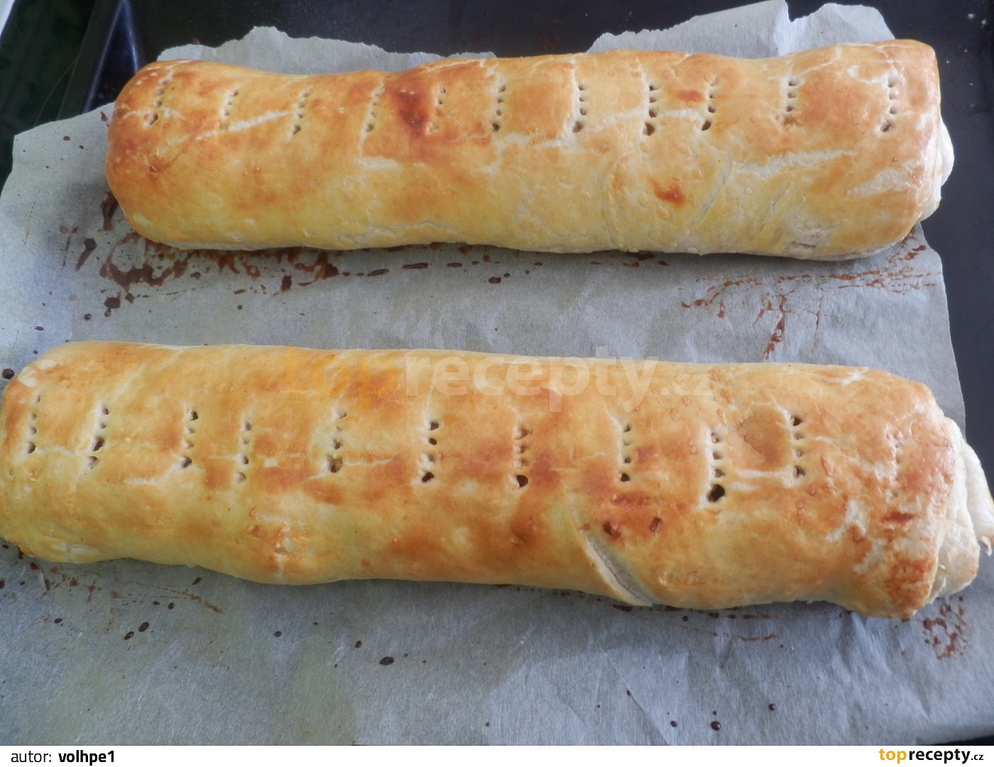 Vymazlený jablečný štrúdl / závin podle paní Gáborové recept ...