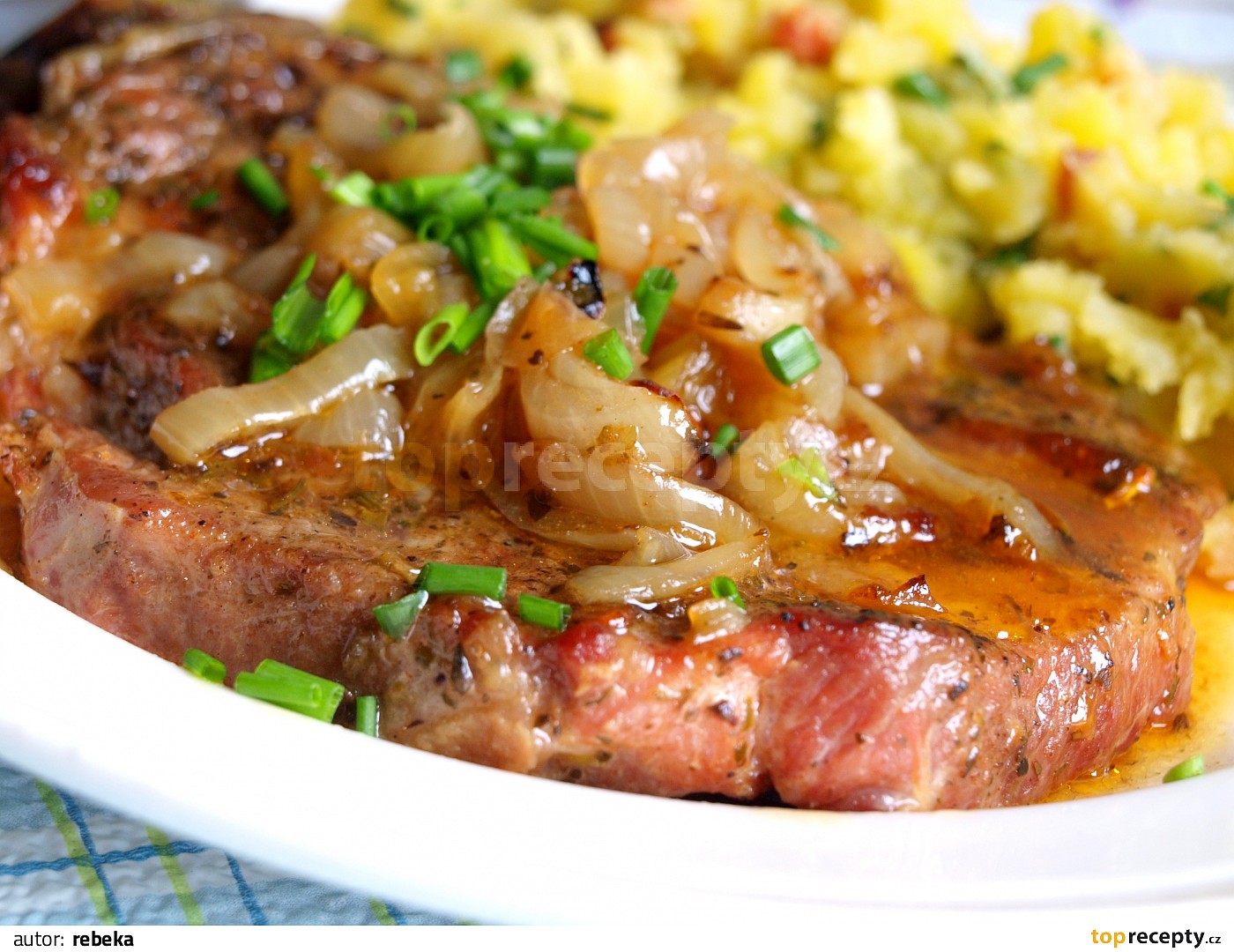 Farmářská krkovička v cibuli a pivu recept - TopRecepty.cz