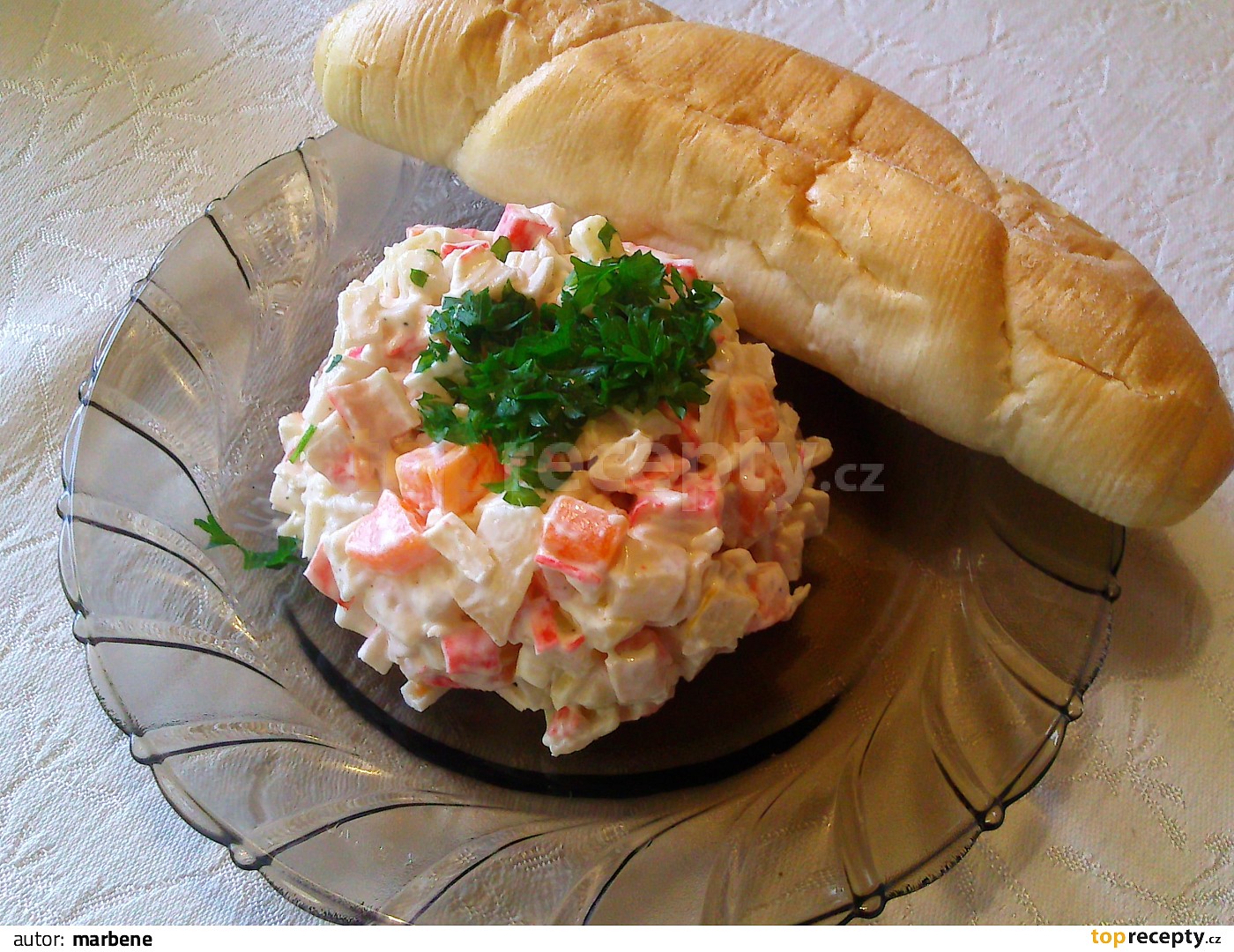 Salát surimi recept - TopRecepty.cz