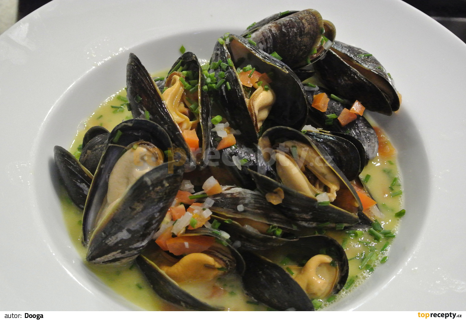 Slávky dušené na víně recept - TopRecepty.cz