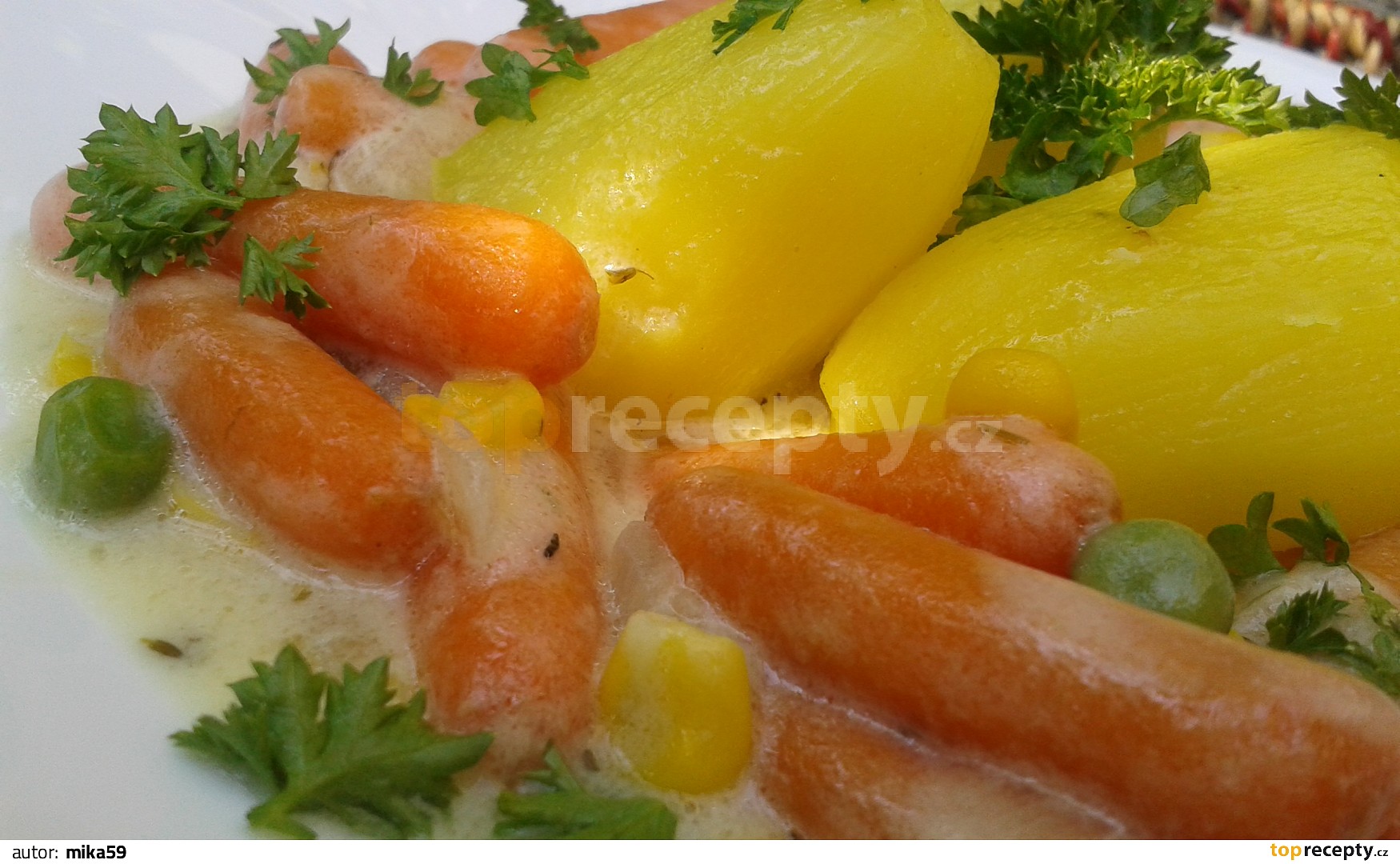 Baby karotka s hráškem a kukuřicí recept - TopRecepty.cz