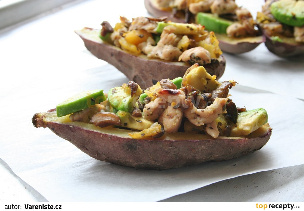 Batáty plněné hlívou, krůtím masem a avokádem recept - TopRecepty.cz