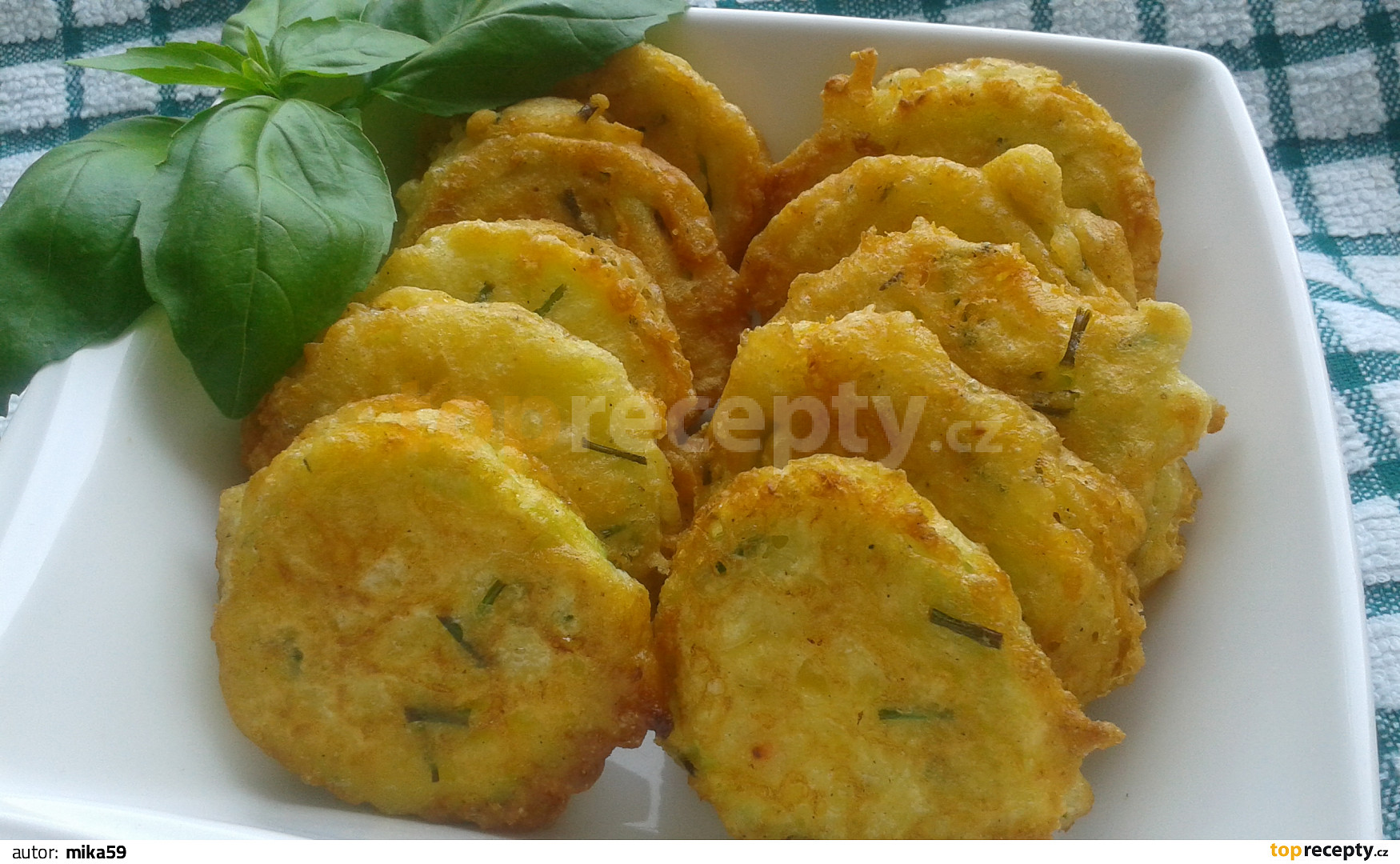 Cuketa v pikantním sýrovém těstíčku recept - TopRecepty.cz