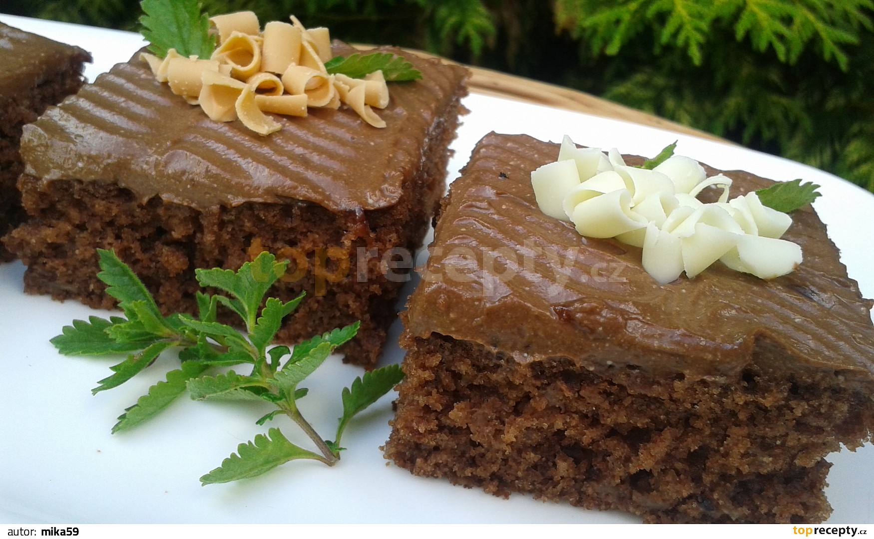 Cuketový perník s jogurtovou polevou recept - TopRecepty.cz