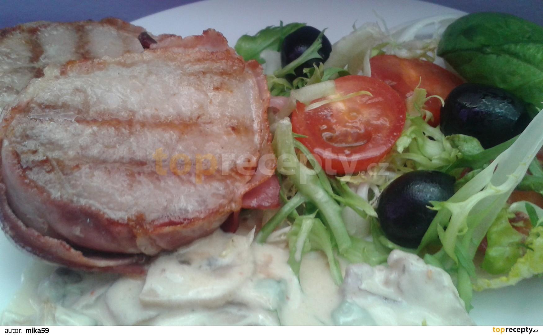 Steak z panenky s žampionovou omáčkou recept - TopRecepty.cz