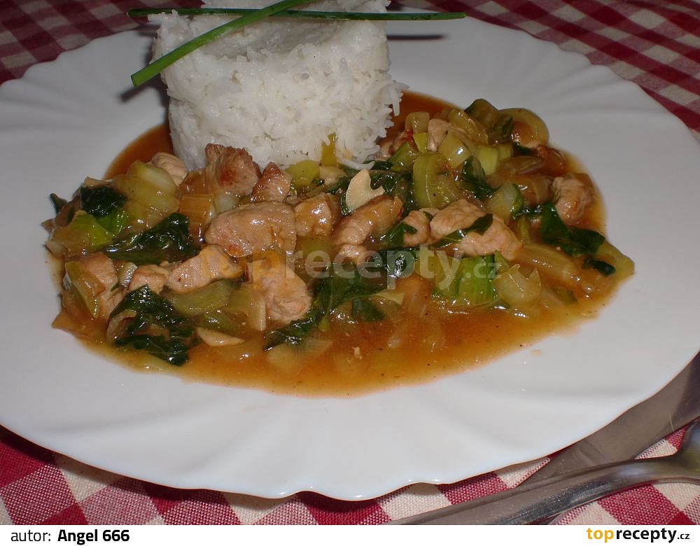 Vepřové nudličky s pak choi recept - TopRecepty.cz