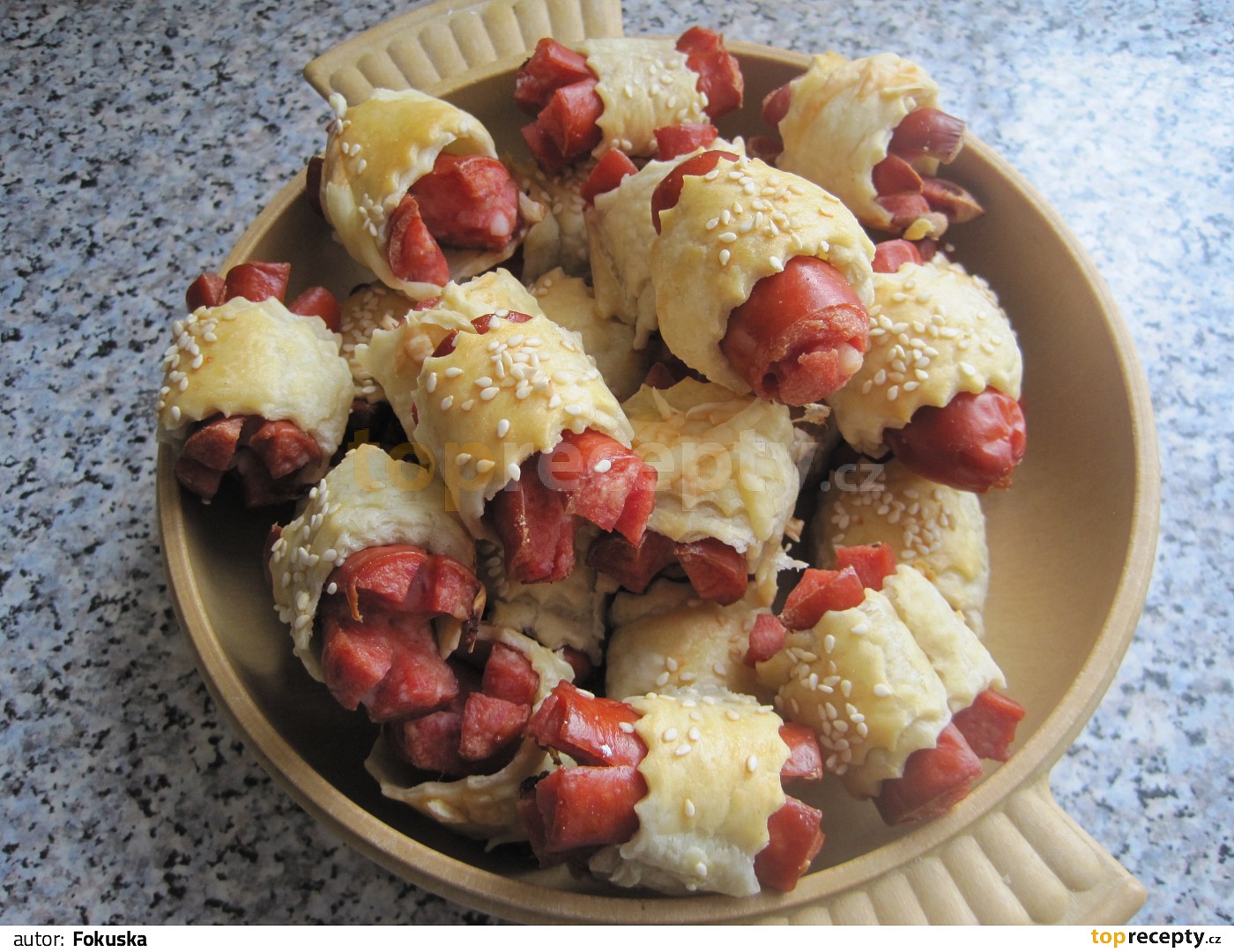 Slané chuťovky z listového těsta recept - TopRecepty.cz