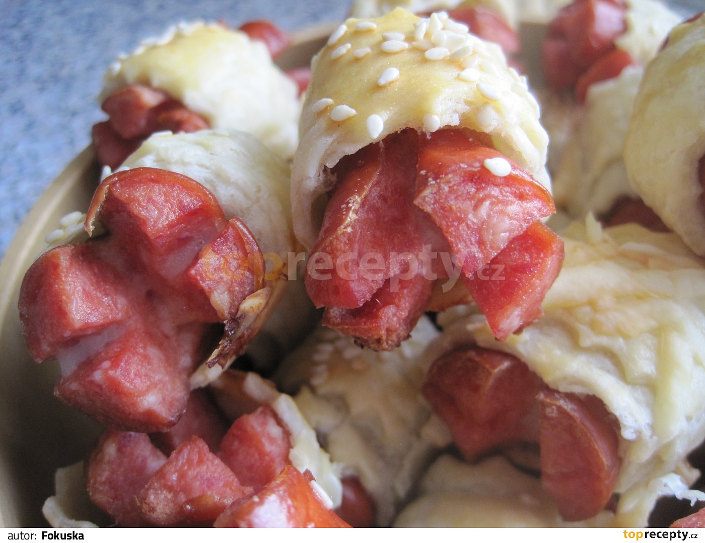 Slané chuťovky z listového těsta recept - TopRecepty.cz