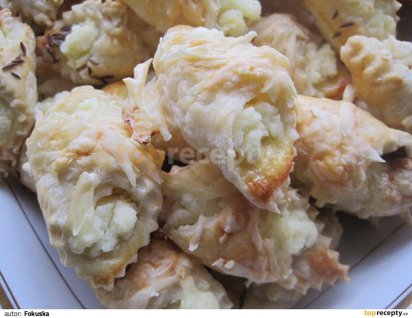 Slané chuťovky z listového těsta recept - TopRecepty.cz