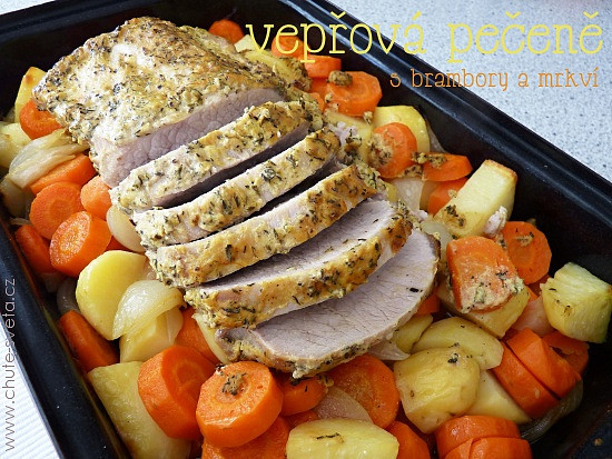Vepřová pečeně s brambory a mrkví recept - TopRecepty.cz