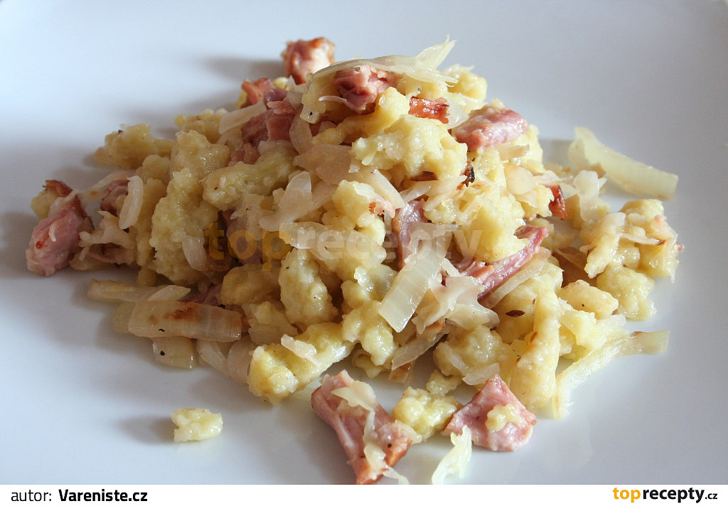 Strapačky s uzeným masem a kysaným zelím recept - TopRecepty.cz