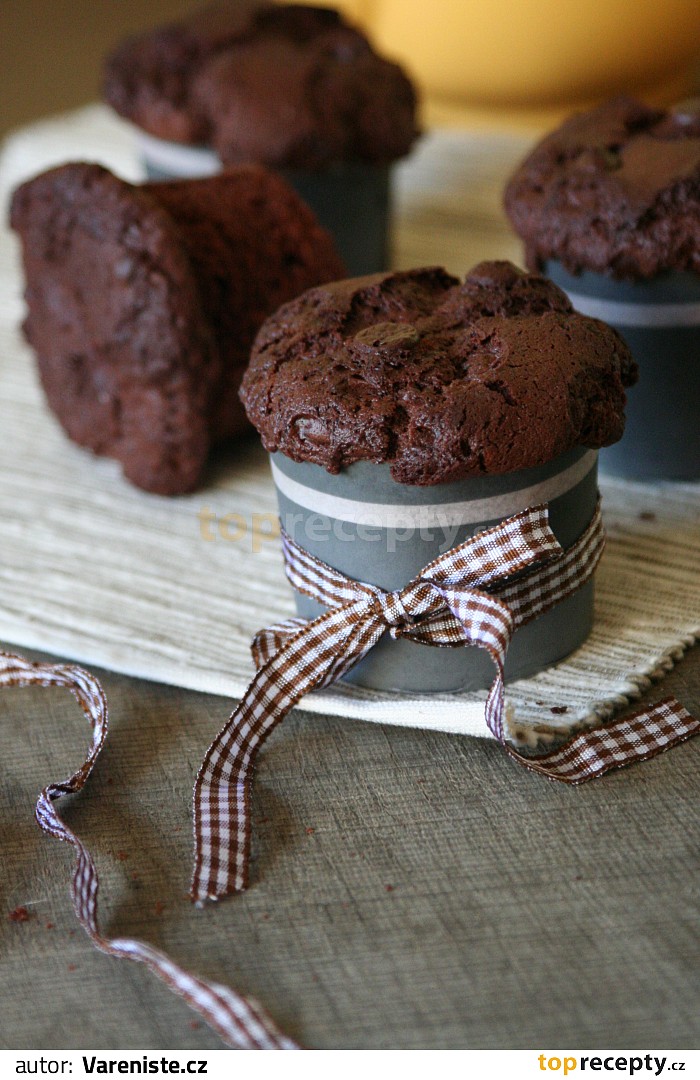 Čokoládové muffiny s kousky čokolády recept - TopRecepty.cz