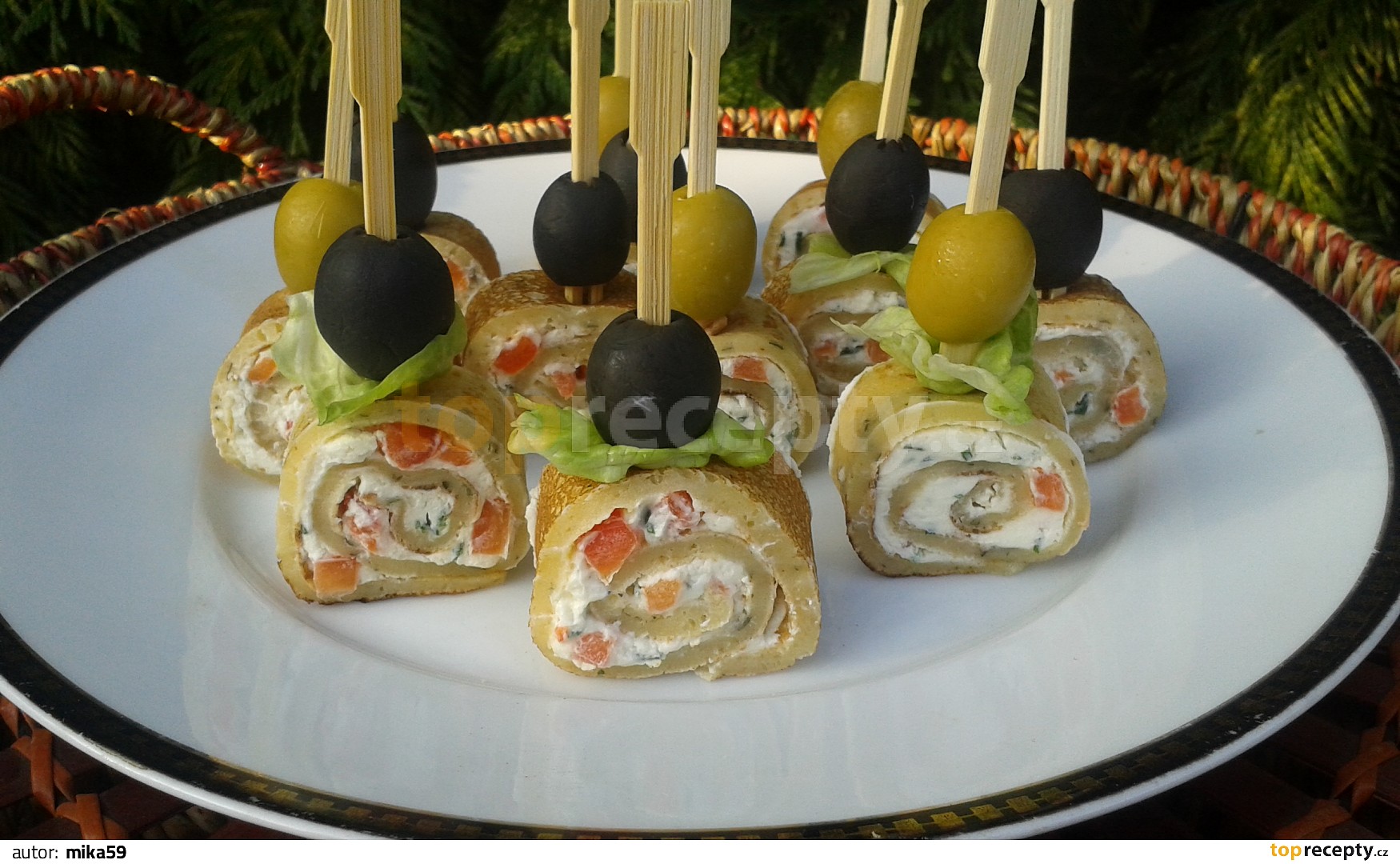 Slané palačinkové jednohubky recept - TopRecepty.cz