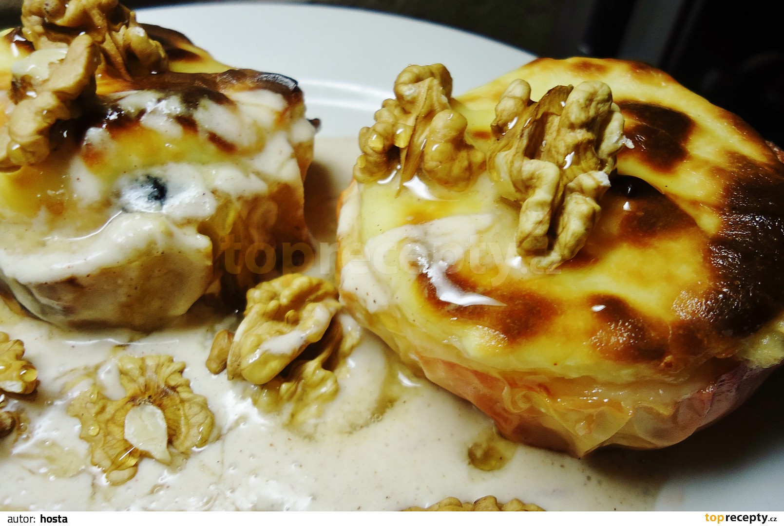 Plněná pečená jablka recept - TopRecepty.cz