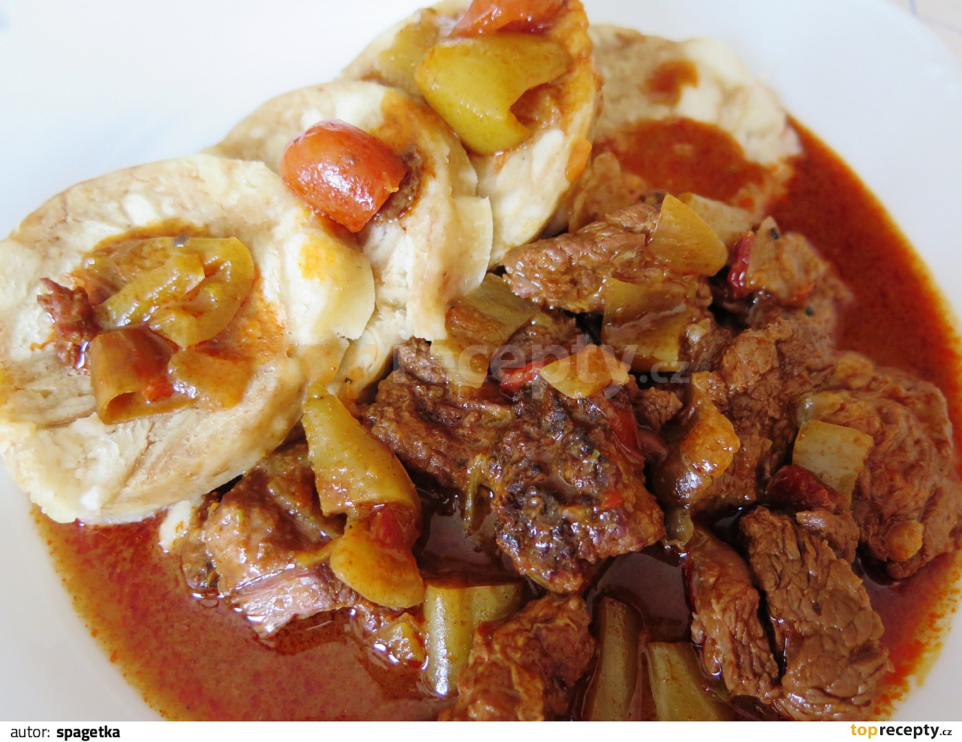 Pomalená varianta guláše recept - TopRecepty.cz