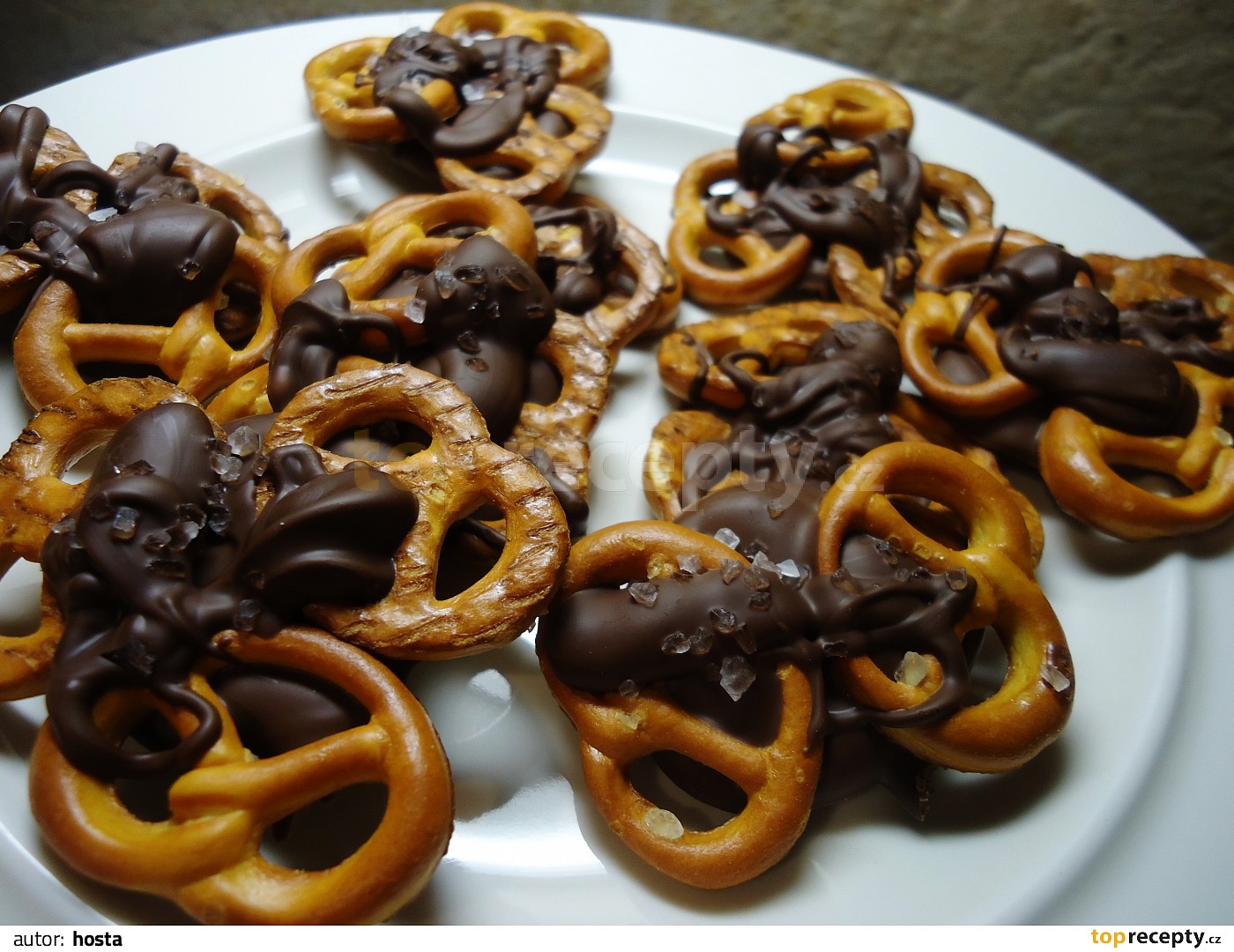 Slané čokoládové preclíky recept - TopRecepty.cz